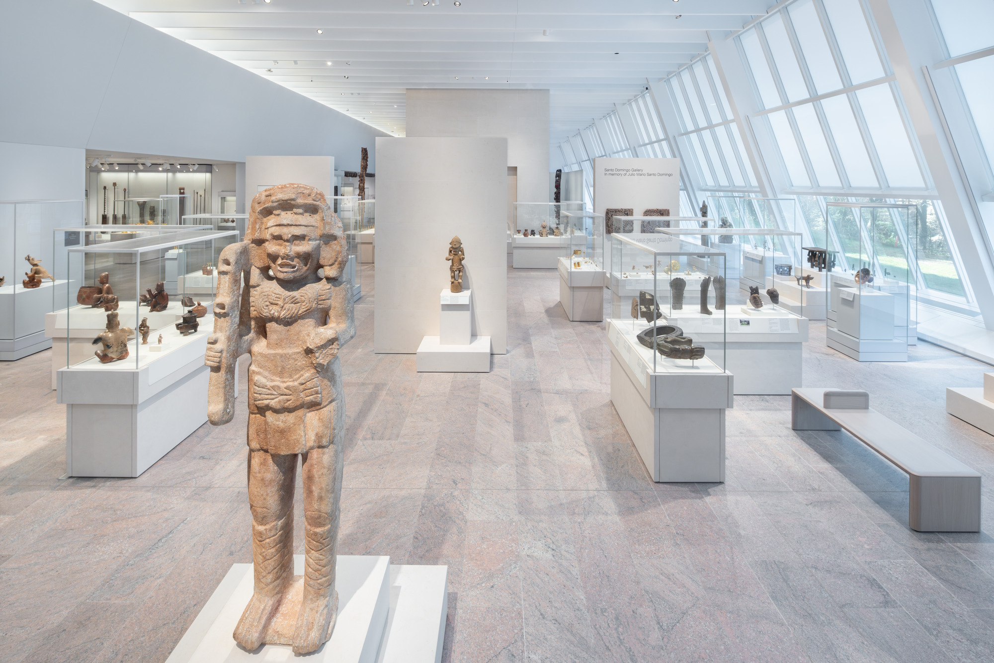 Gallery of Transparent Boundaries: Technology and the Display of ...