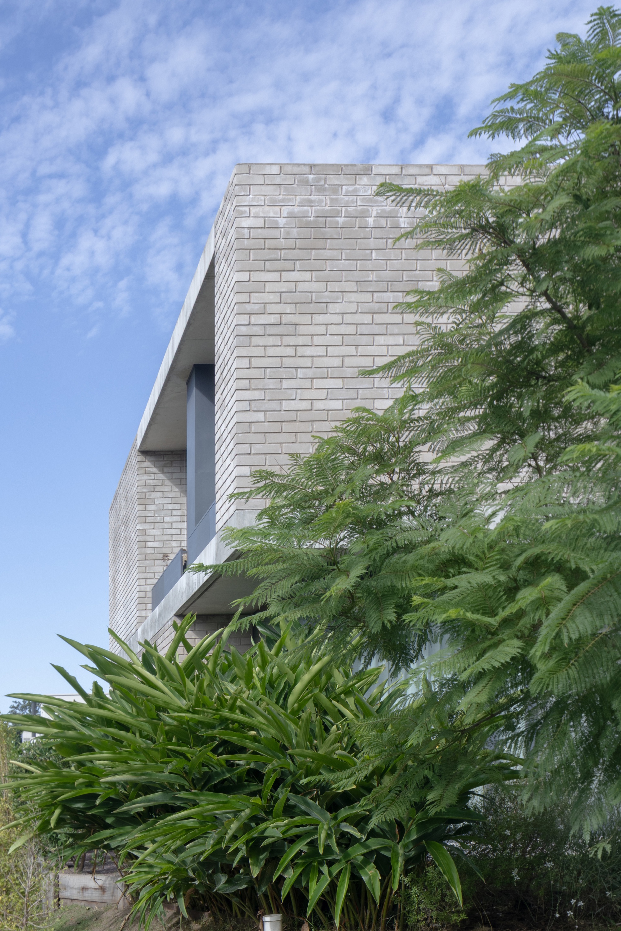 Gallery of RoMa House / Pedro Ignacio Yáñez - 10