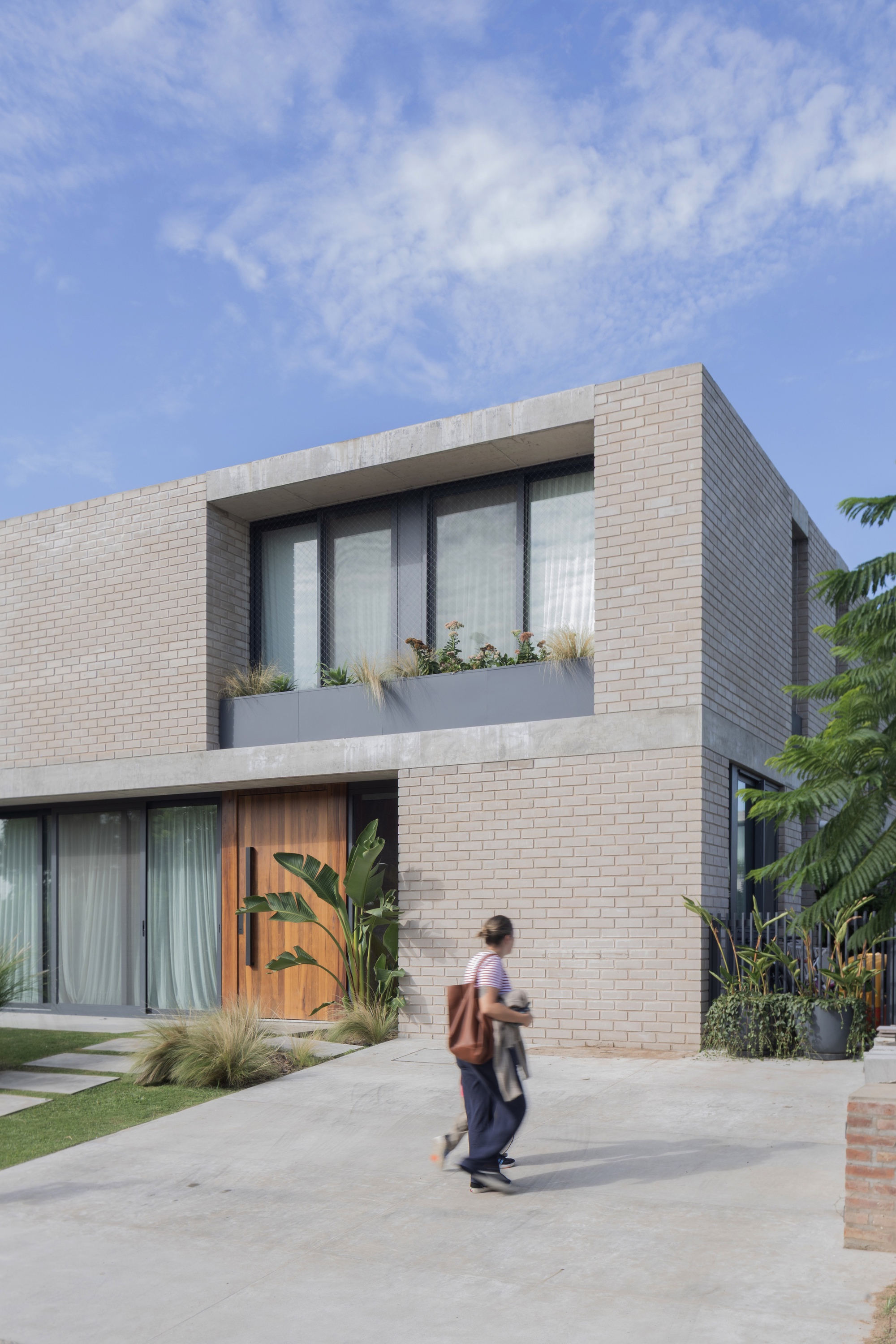 Gallery of RoMa House / Pedro Ignacio Yáñez - 12