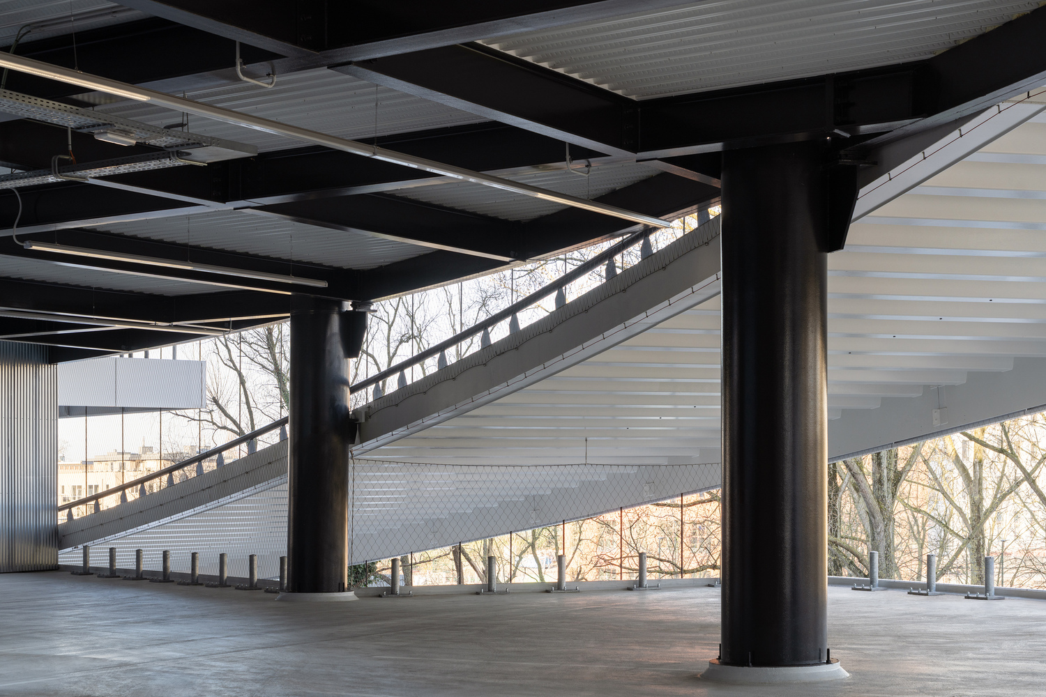 Gallery of Mobilis Automotive Building / XDGA - 7