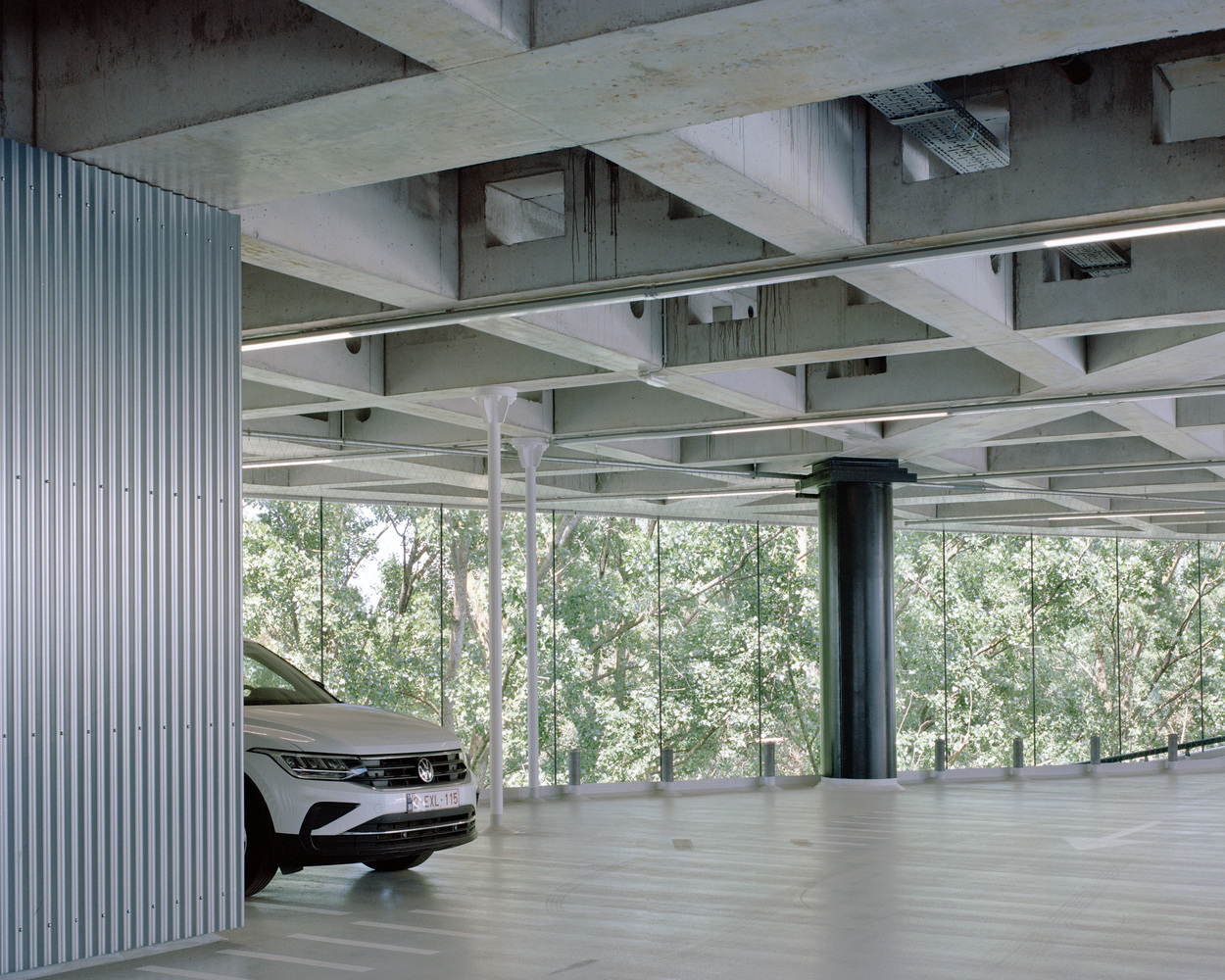 Gallery of Mobilis Automotive Building / XDGA - 16