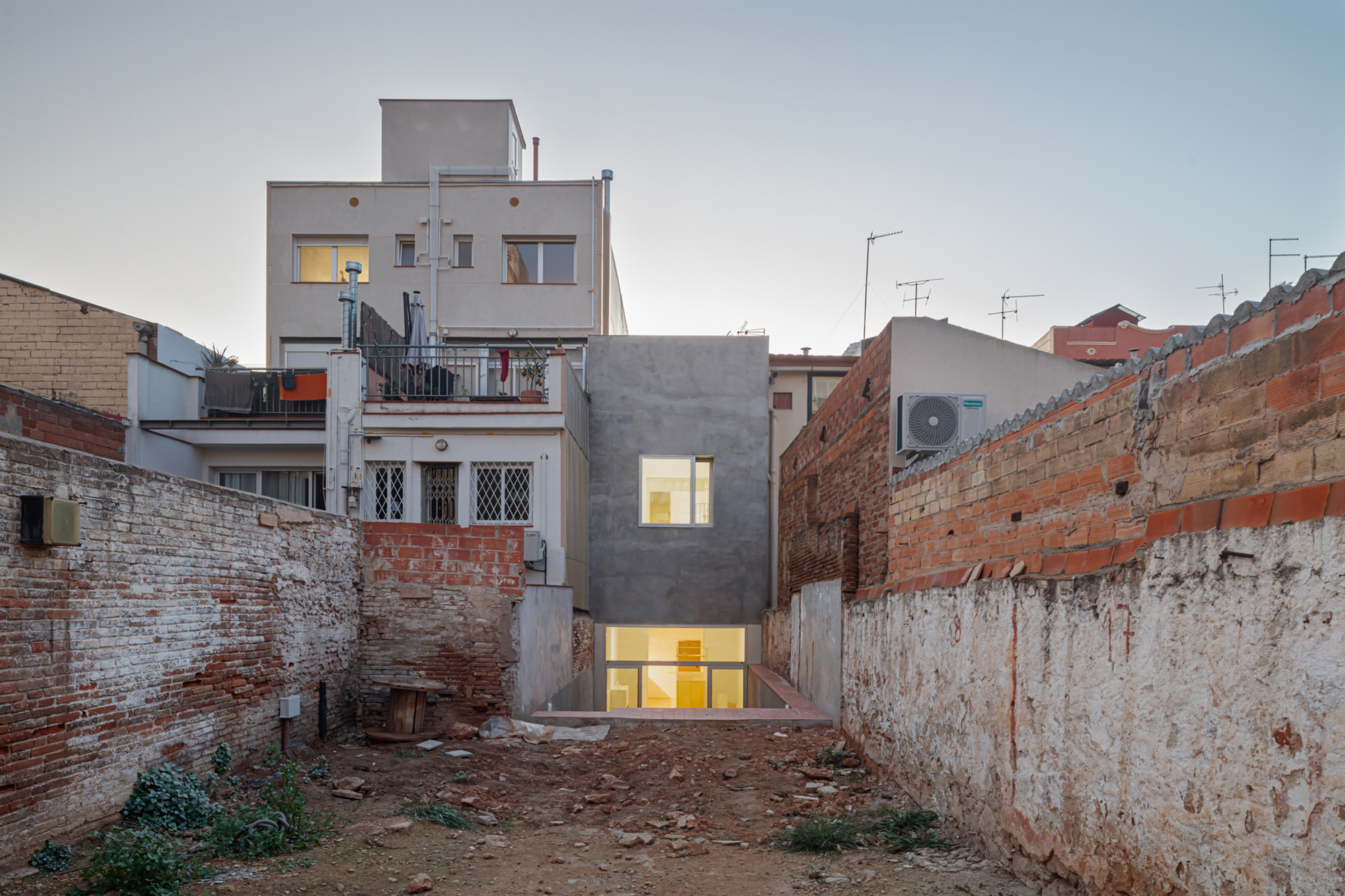 Gallery of Mireia and Toni's House / Vora Arquitectura - 3