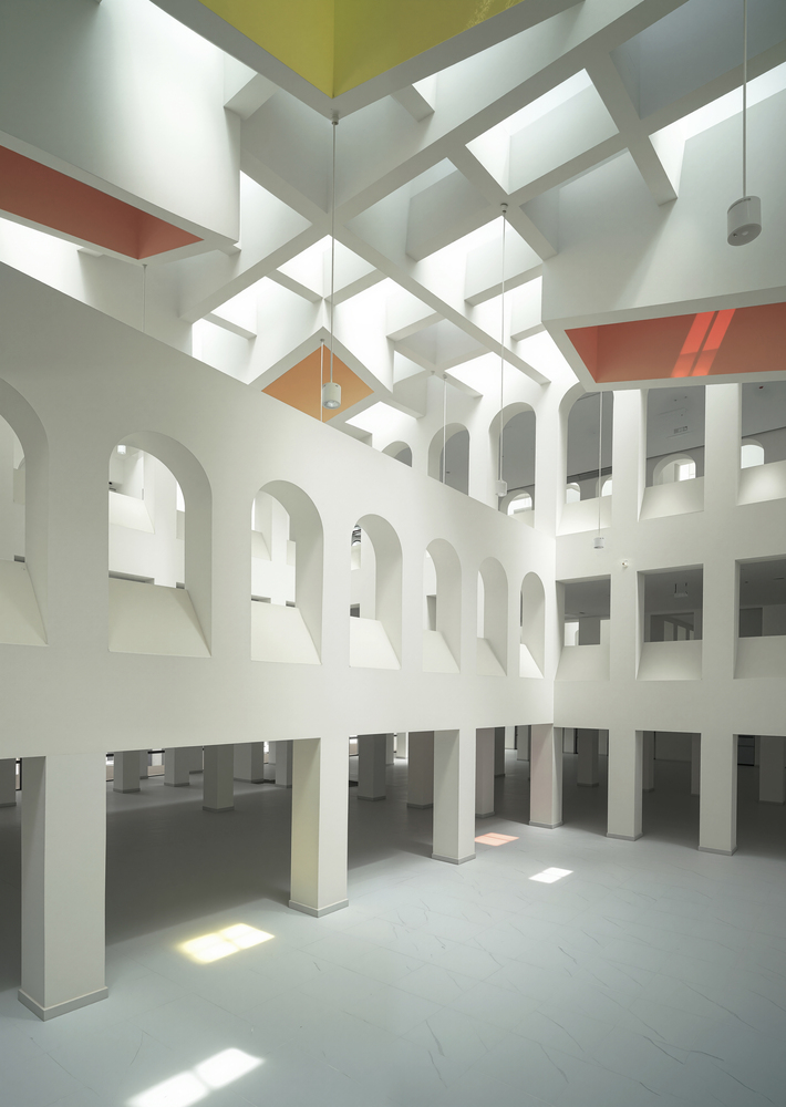 Gallery of Guizhou Media Vocational and Technical School Library ...