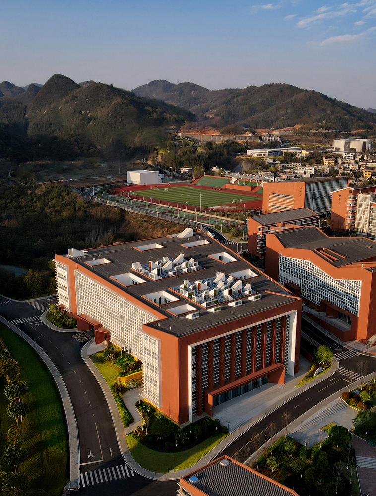 Gallery of Guizhou Media Vocational and Technical School Library ...