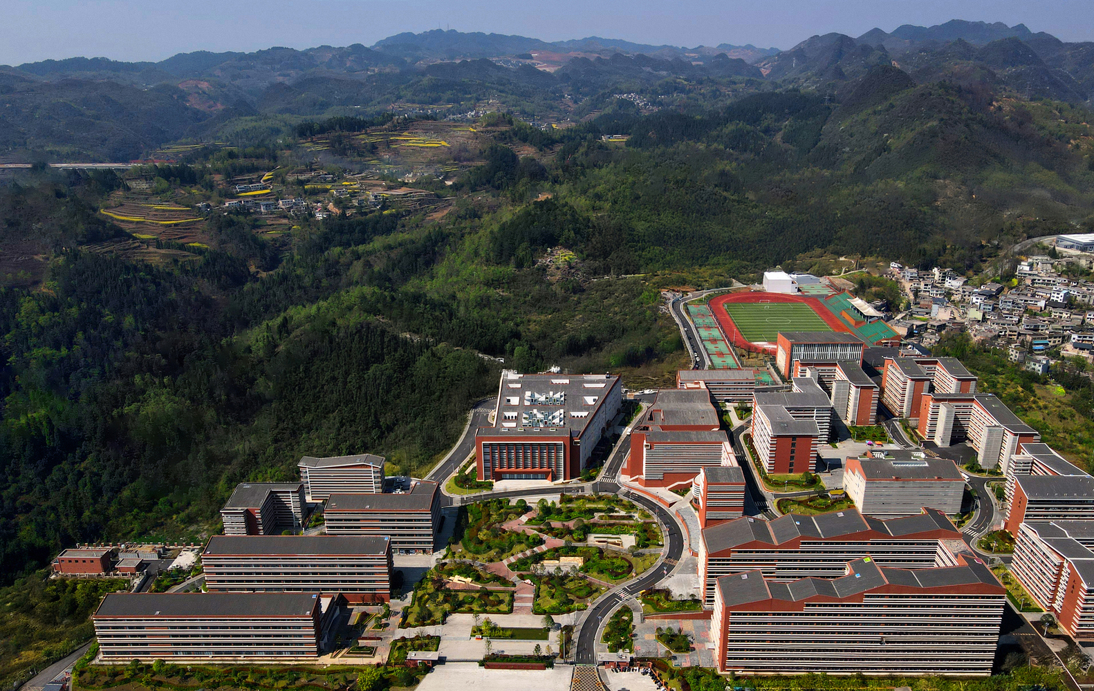 Gallery of Guizhou Media Vocational and Technical School Library ...