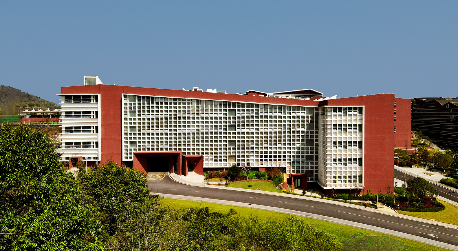 Gallery of Guizhou Media Vocational and Technical School Library ...