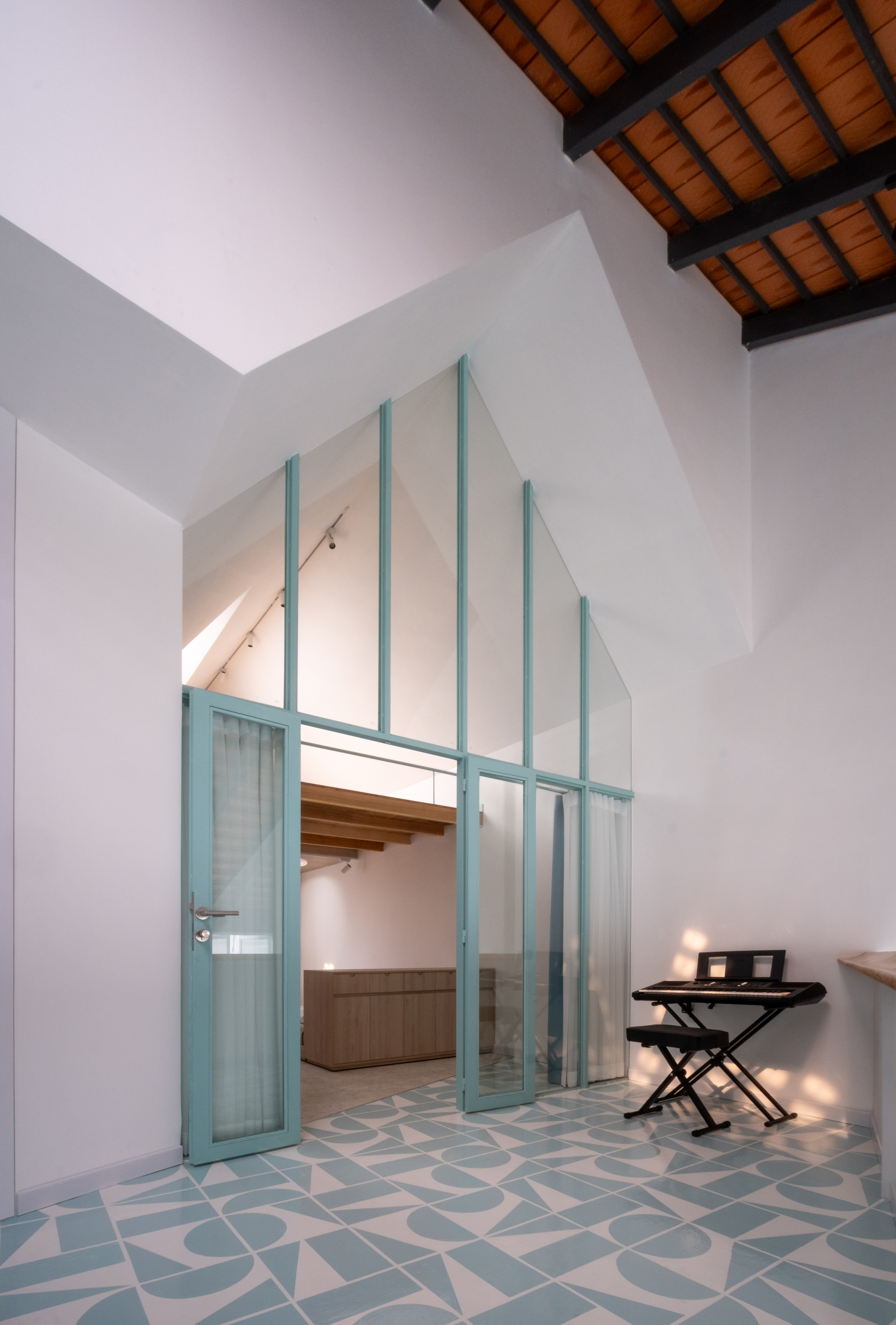 Gallery of NHÀ QUANH SÂN House / AD+studio - 13