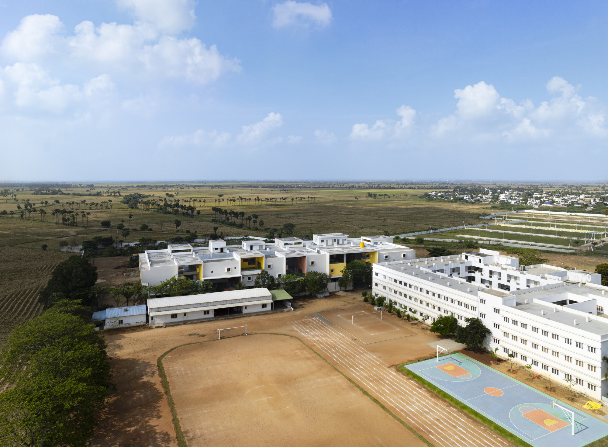 Gallery of Rainbow International School / Spacefiction studio - 29