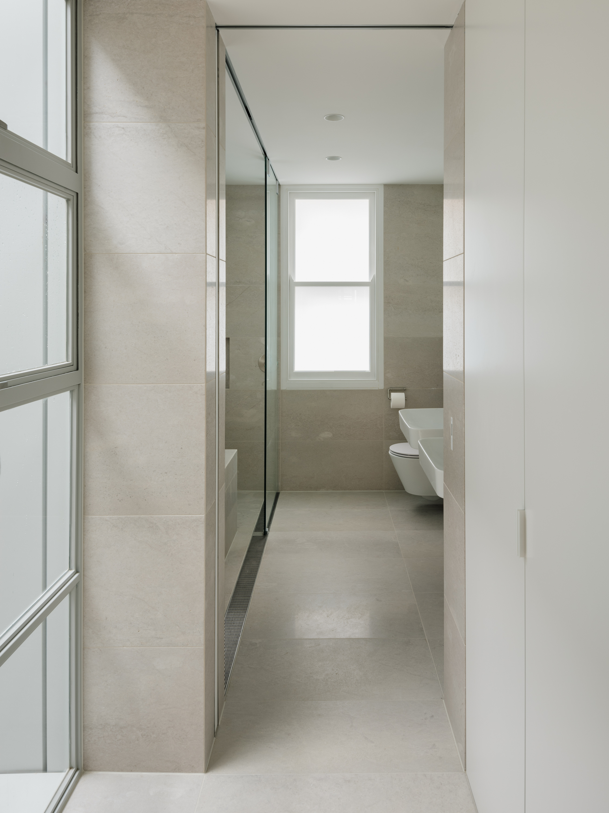 Gallery of Back to Front House / Ian Moore Architects - 15