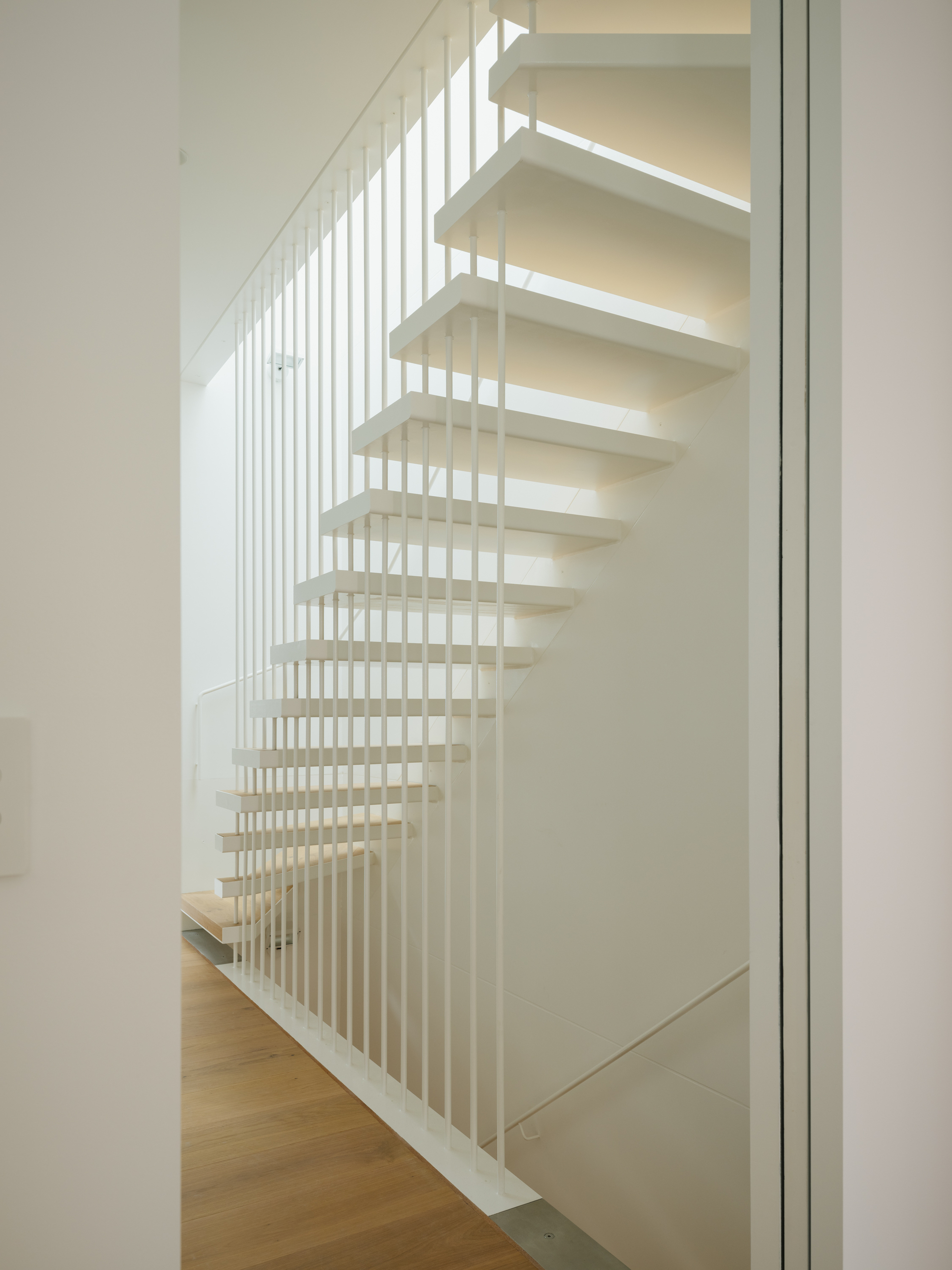 Gallery of Back to Front House / Ian Moore Architects - 10