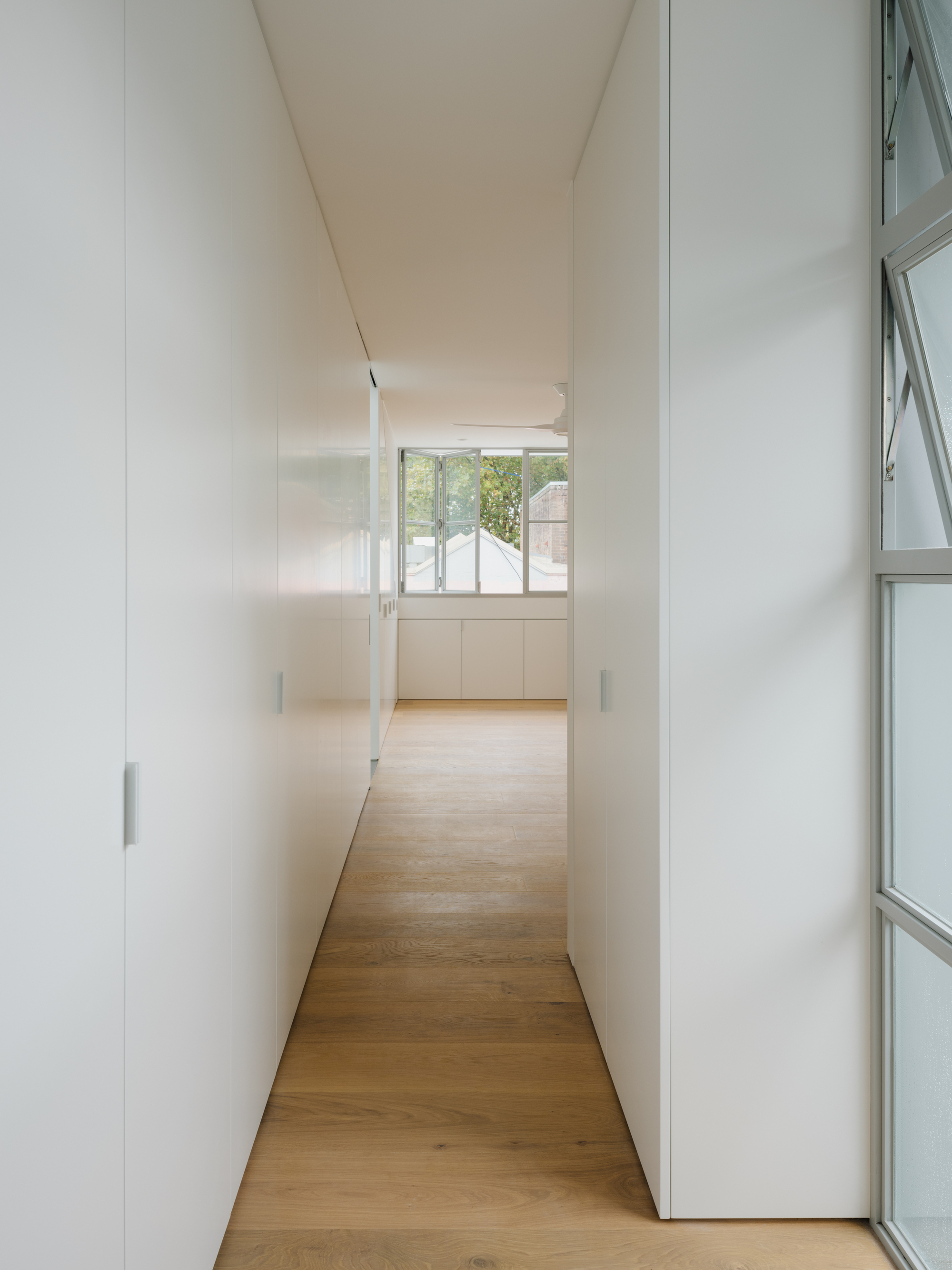Gallery of Back to Front House / Ian Moore Architects - 19