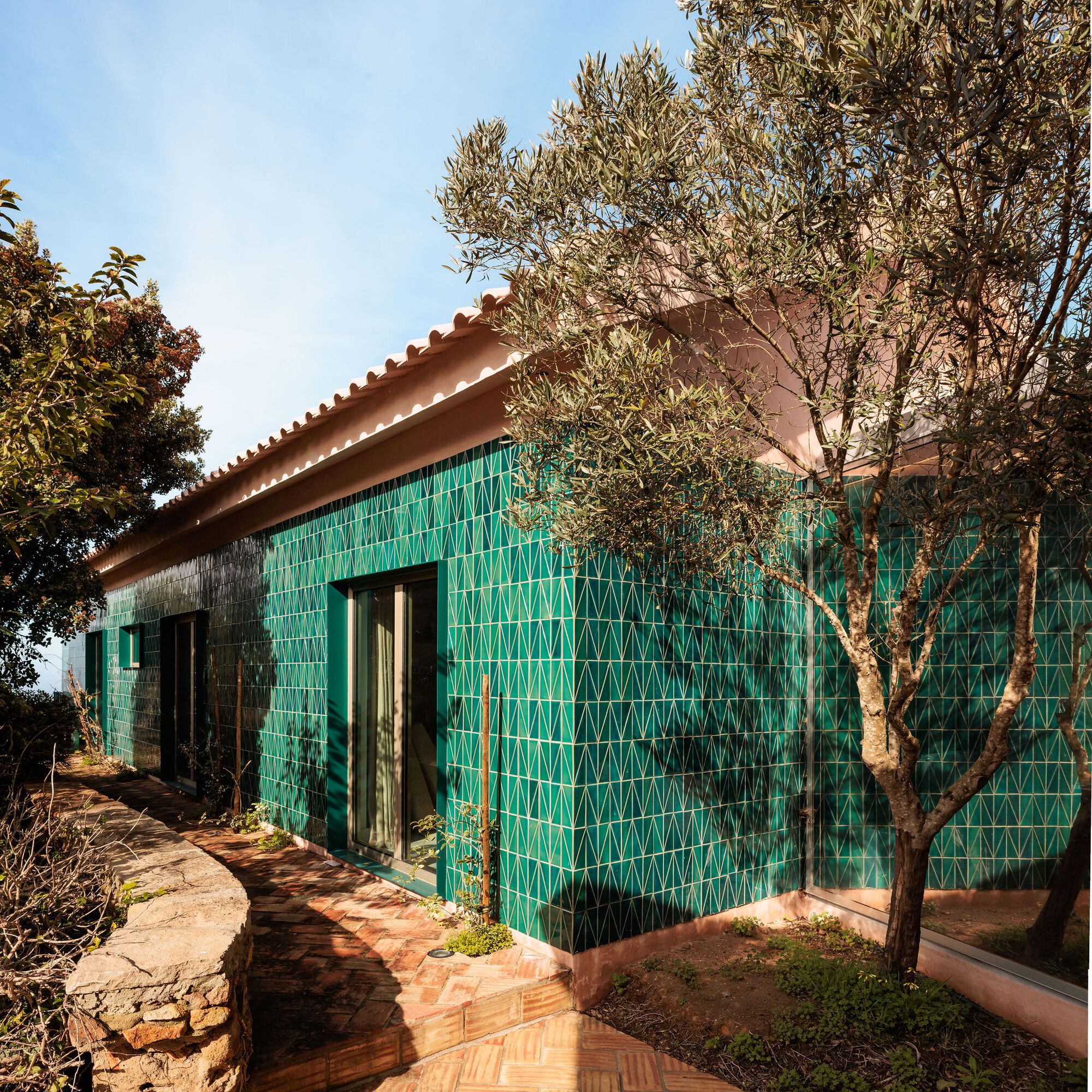 Gallery of House Azóia AIP / João Tiago Aguiar, Arquitectos - 12