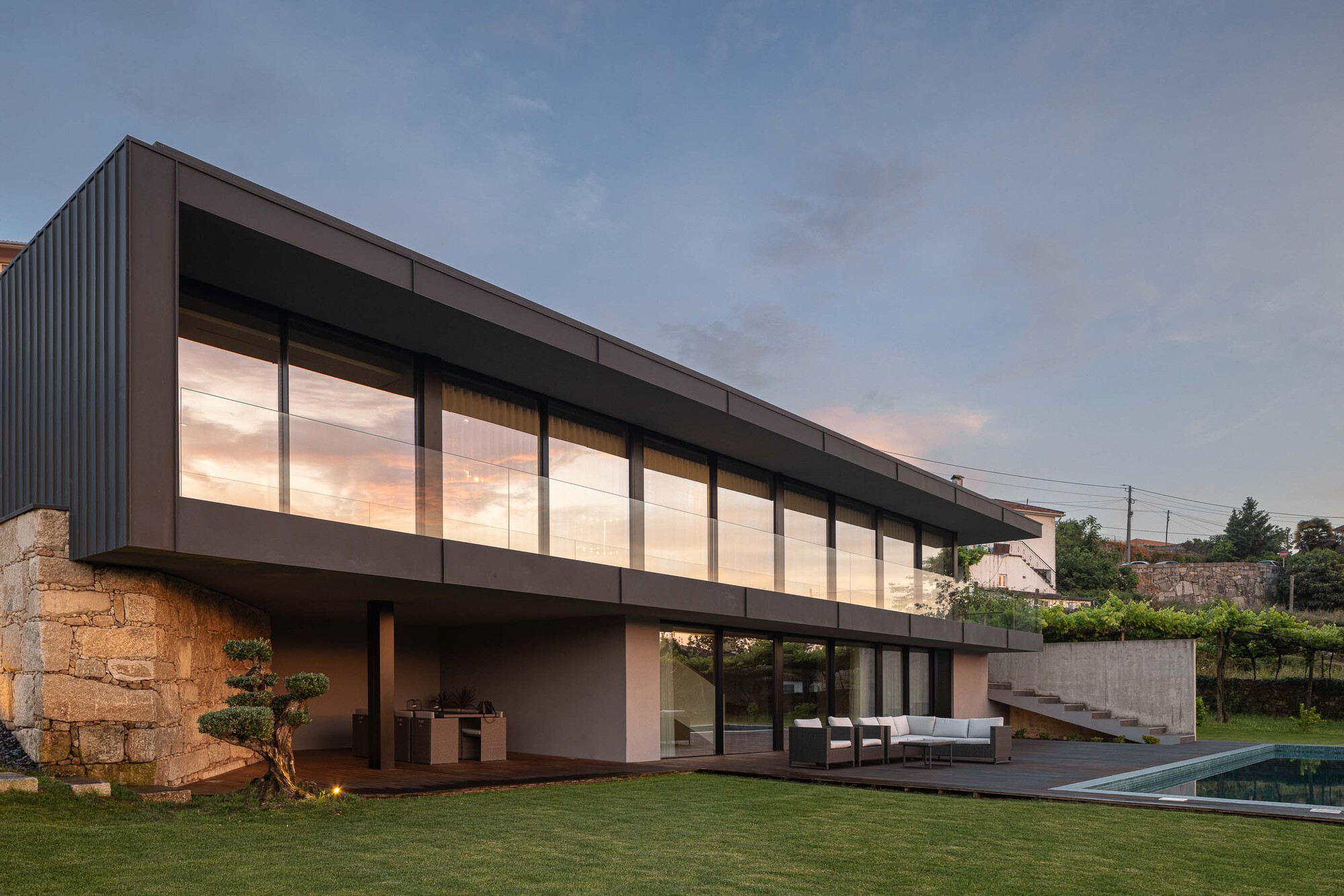 Gallery of Hillside House / Ricardo Azevedo Arquitecto - 26