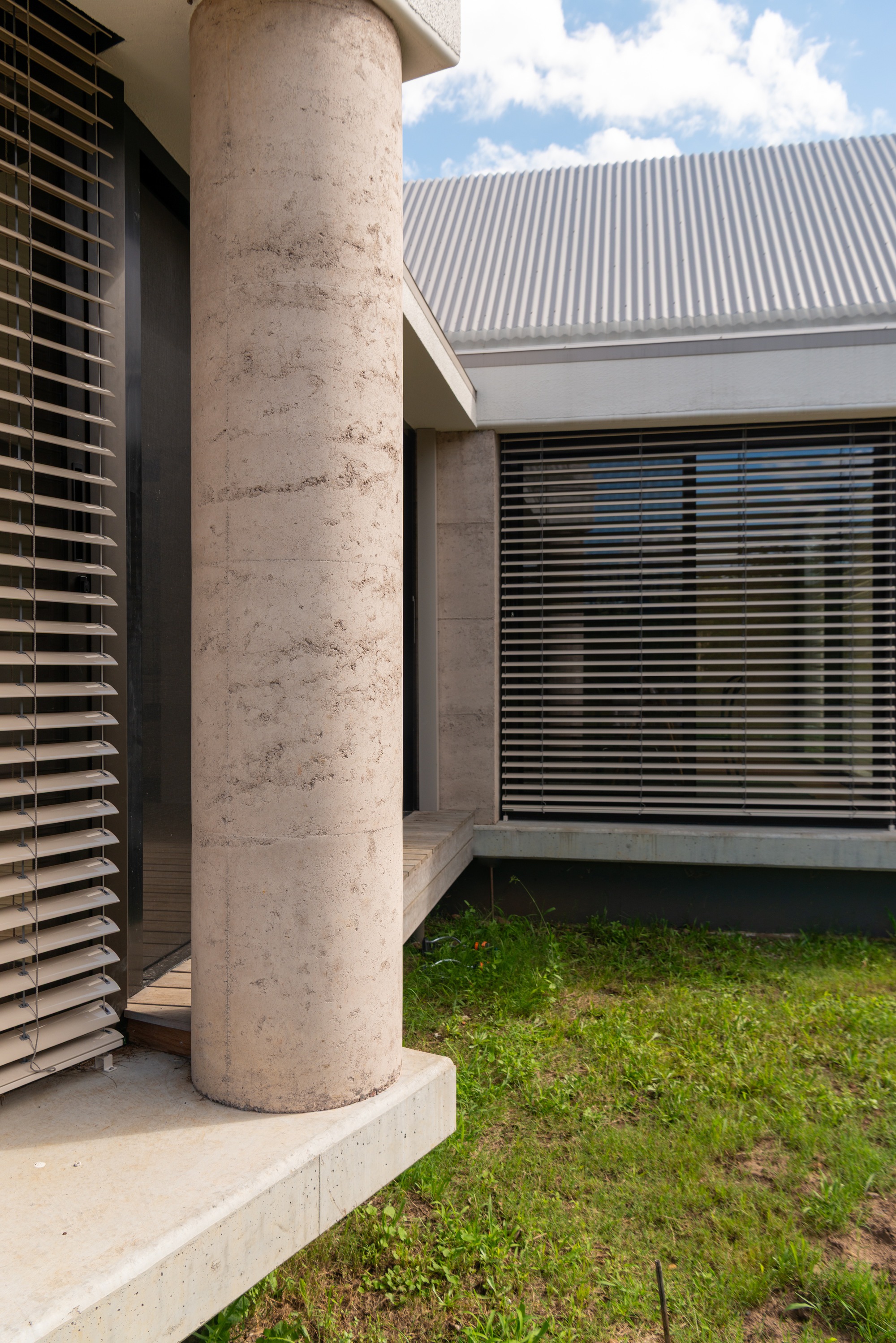 Gallery of Earth by the River Residence / Luigi Rosselli Architects - 25