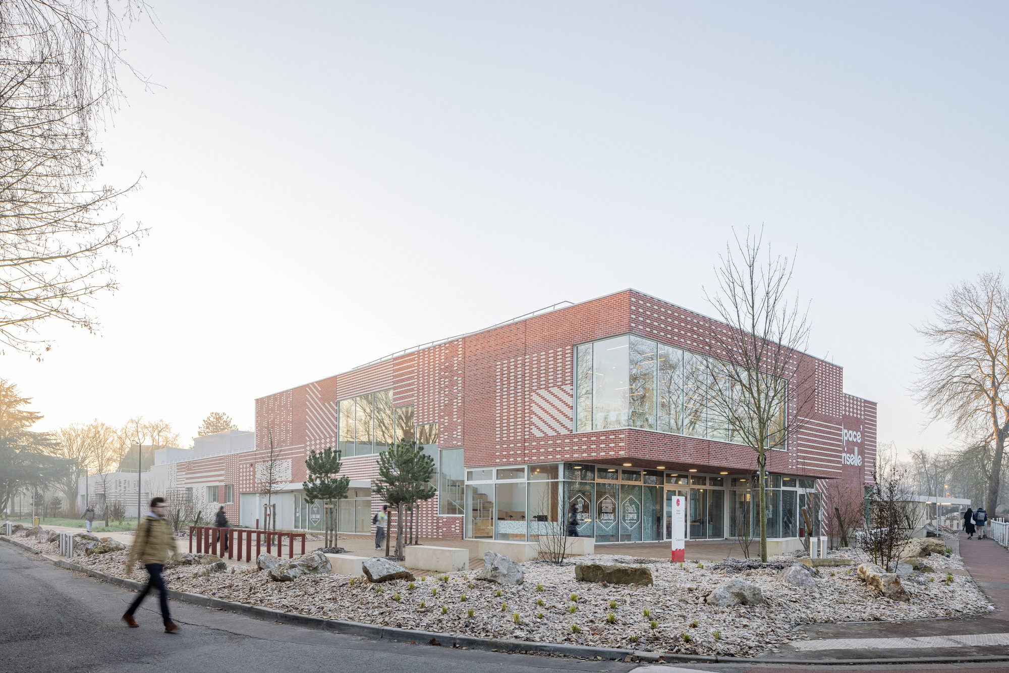 (S)pace Pariselle Educational Building / Architecture Patrick Mauger ...