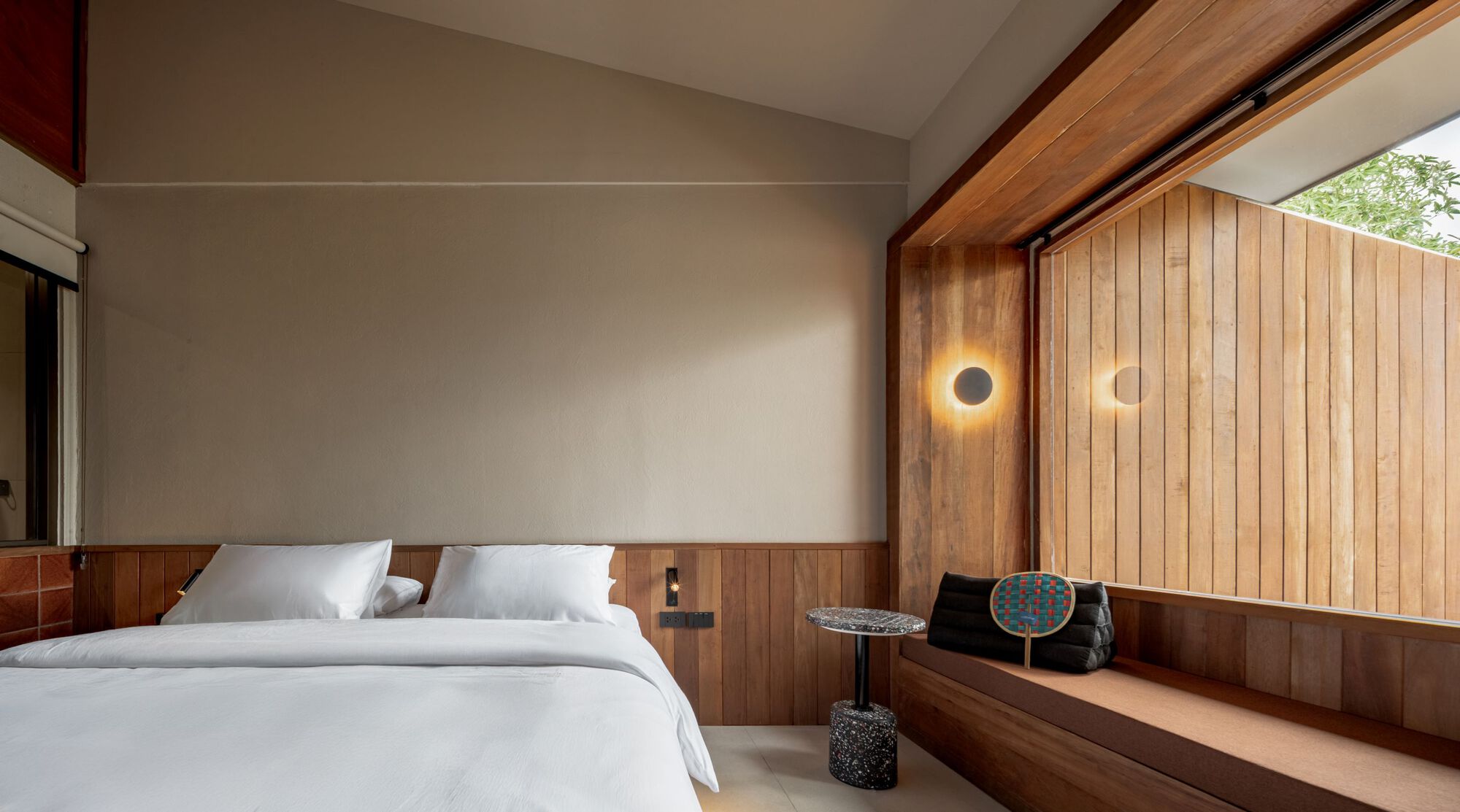 Gallery of Kunst Ayutthaya / BodinChapa Architects - 25