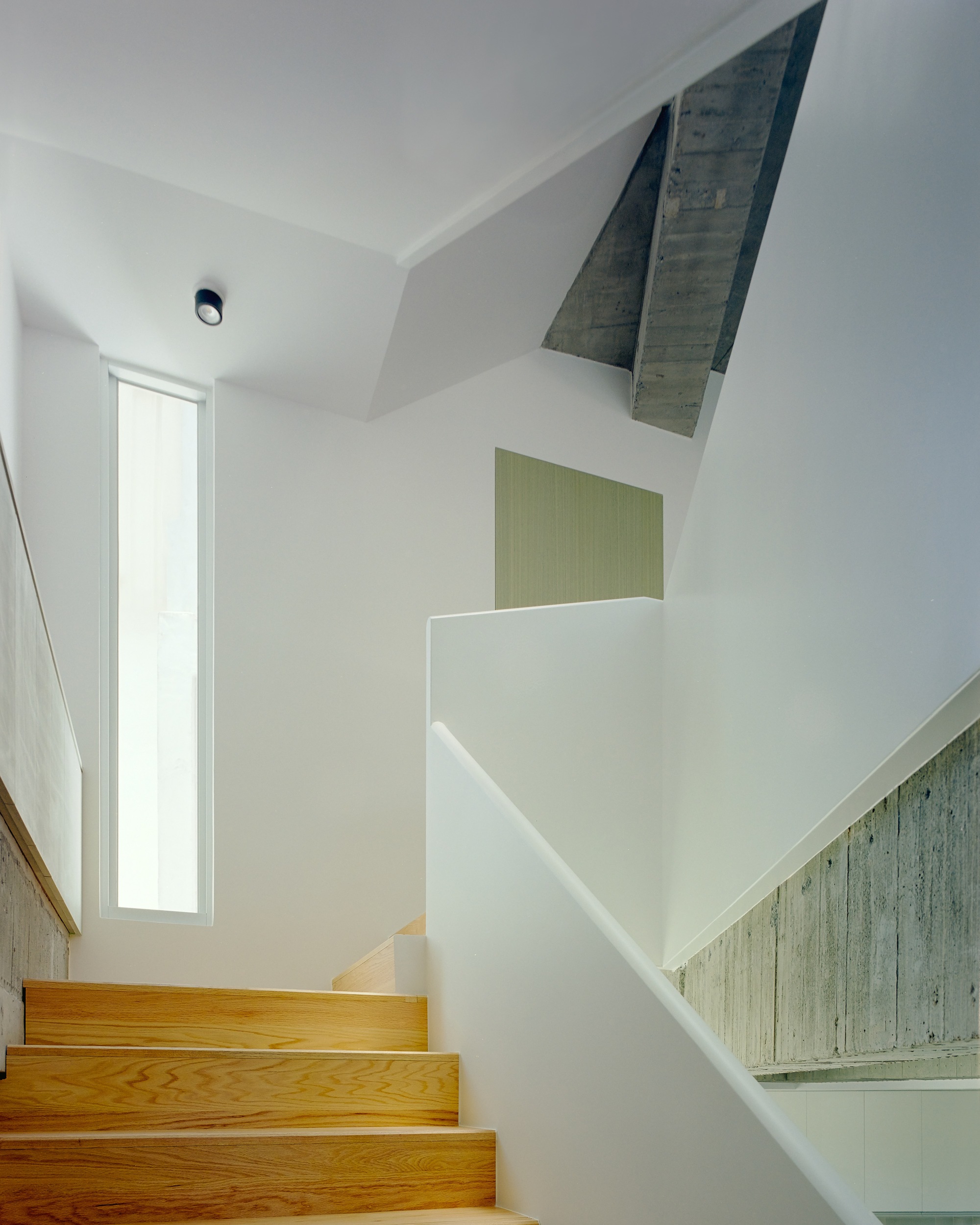 Gallery of Triangle House / Metrics Architecture Studio - 15