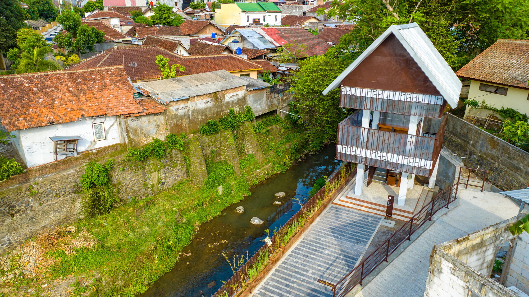 Galería de Kampung Mrican Fase 1 y Micro biblioteca Pringwulung / SHAU Indonesia - 2