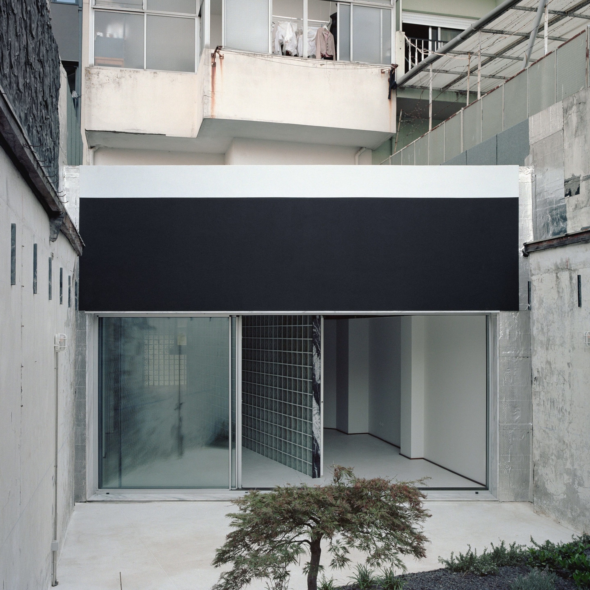 Galeria de Oásis Sob um Edifício / fala - 1