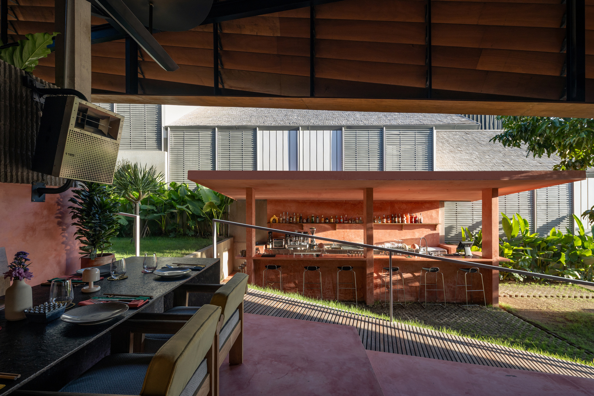 Galería de Restaurante Set N Rise Bali / Studio Kota Architecture - 4