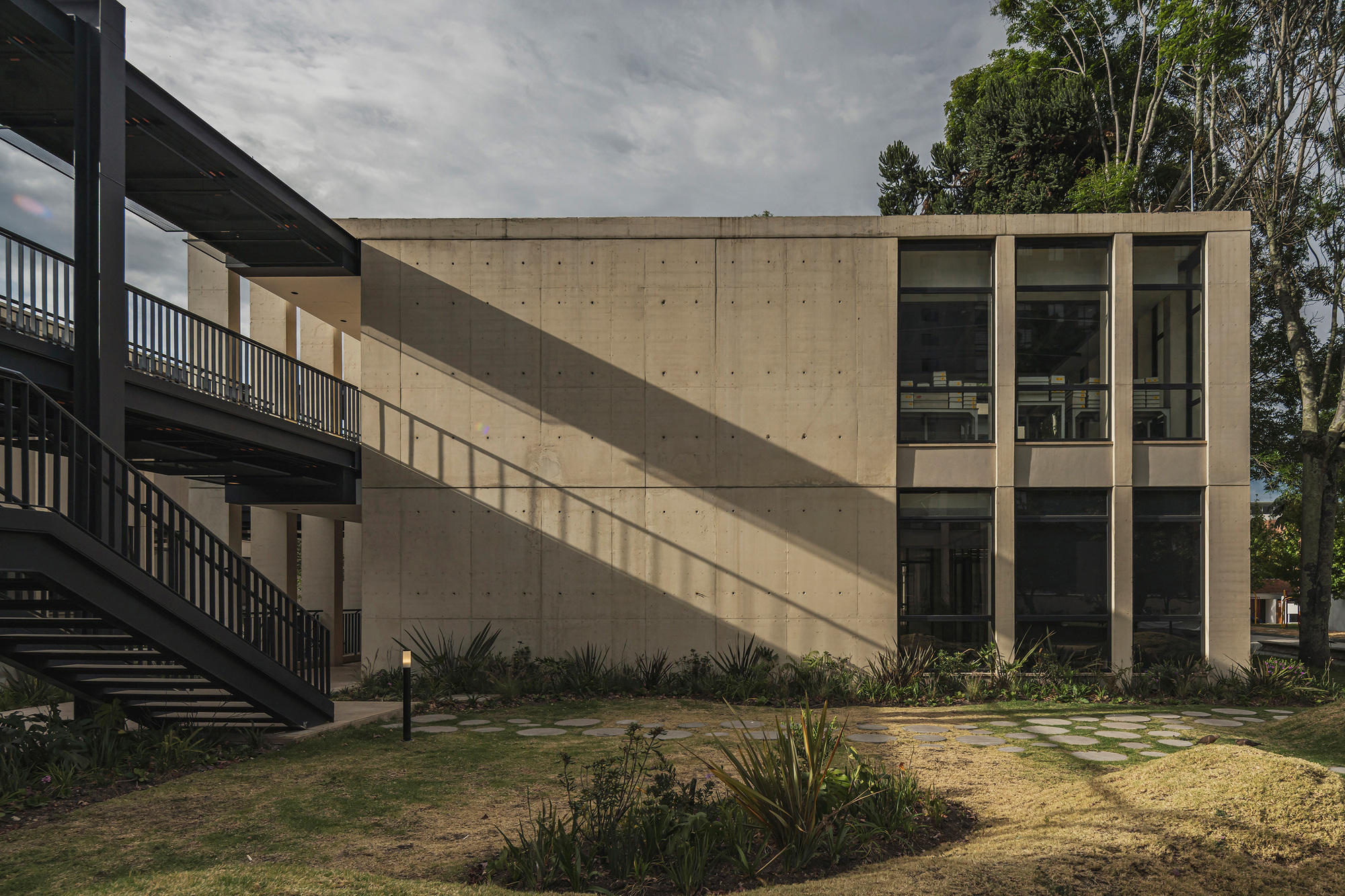 Gallery of Colombo Hebrew College / Aarón Cohen + Angélica Mejía ...