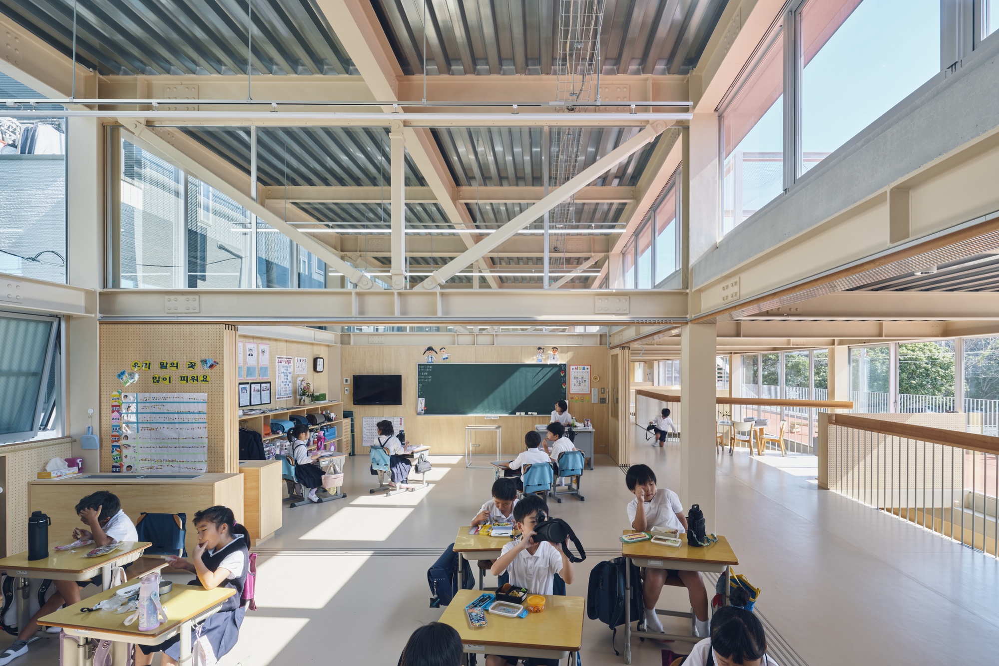 Galeria de Escola Coreana Kawasaki / Taiga Kasai + Chong Aehyang ...