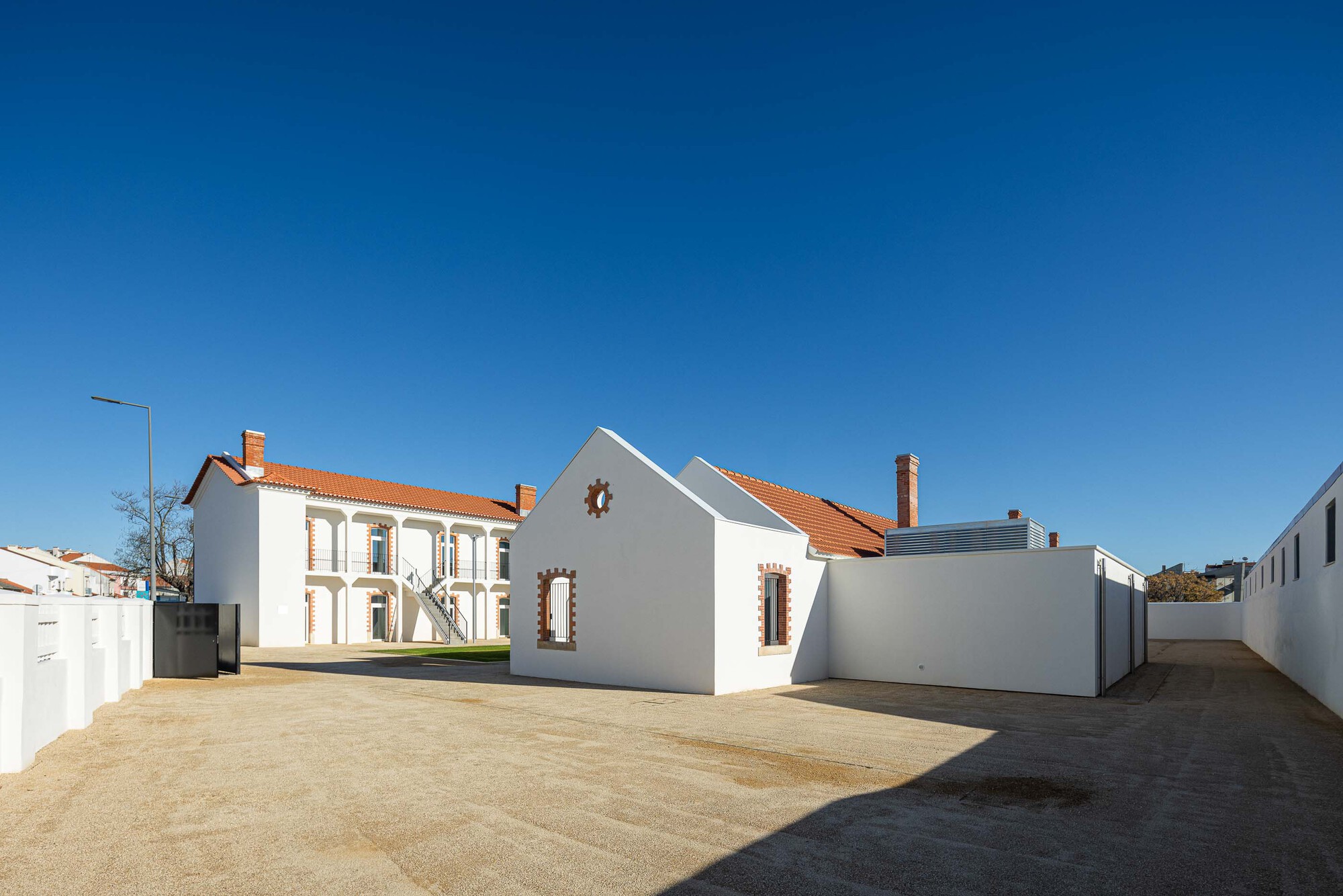 Galeria de Reabilitação Urbana do Bairro do Boneco / Adarq - André ...