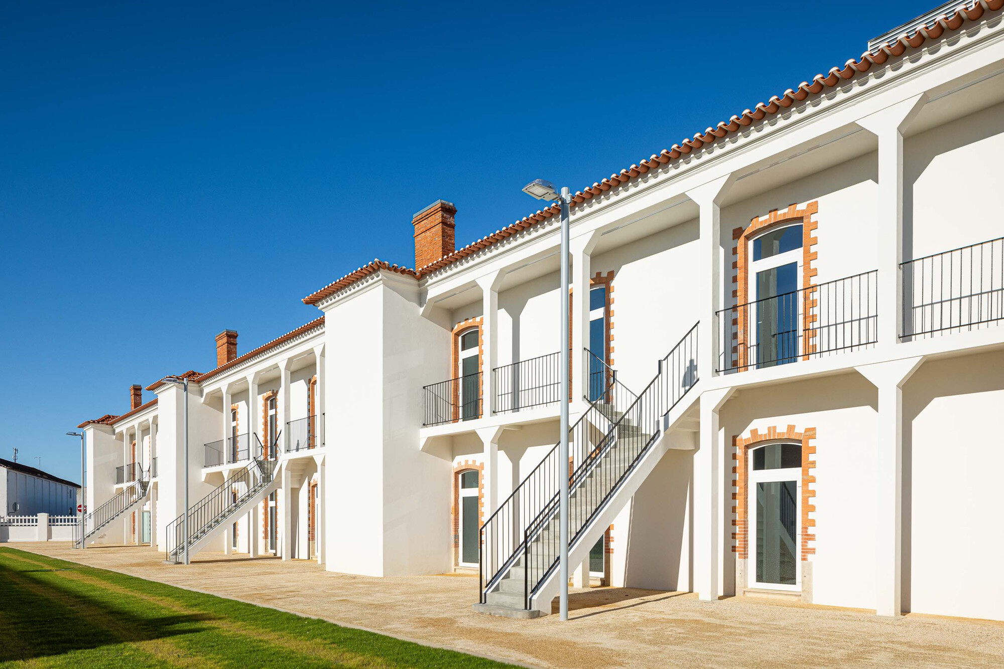 Galería de Rehabilitación Urbana del Barrio del Boneco / Adarq - André ...