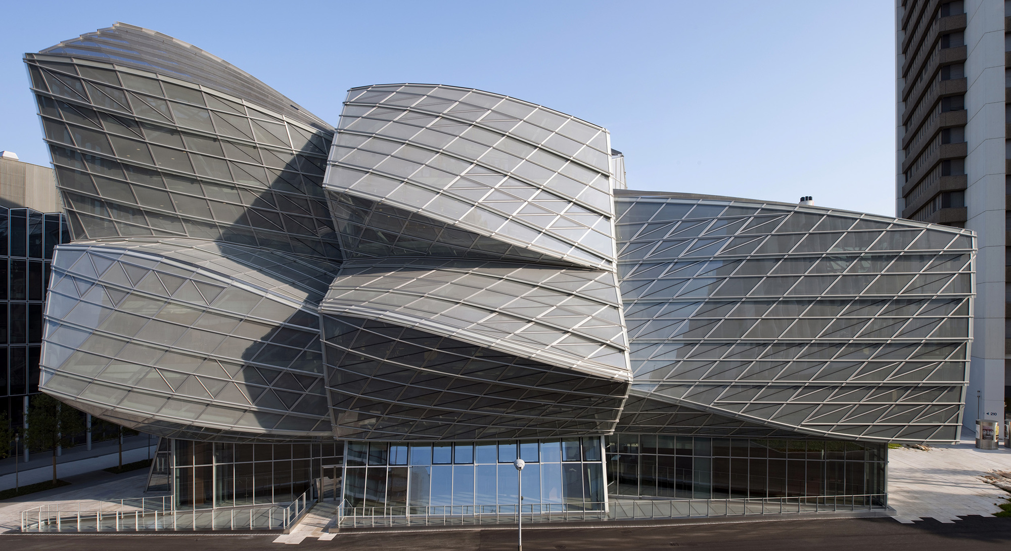 Gallery of Architecture and Light Between Documentation and Emotion: In Conversation with the ...