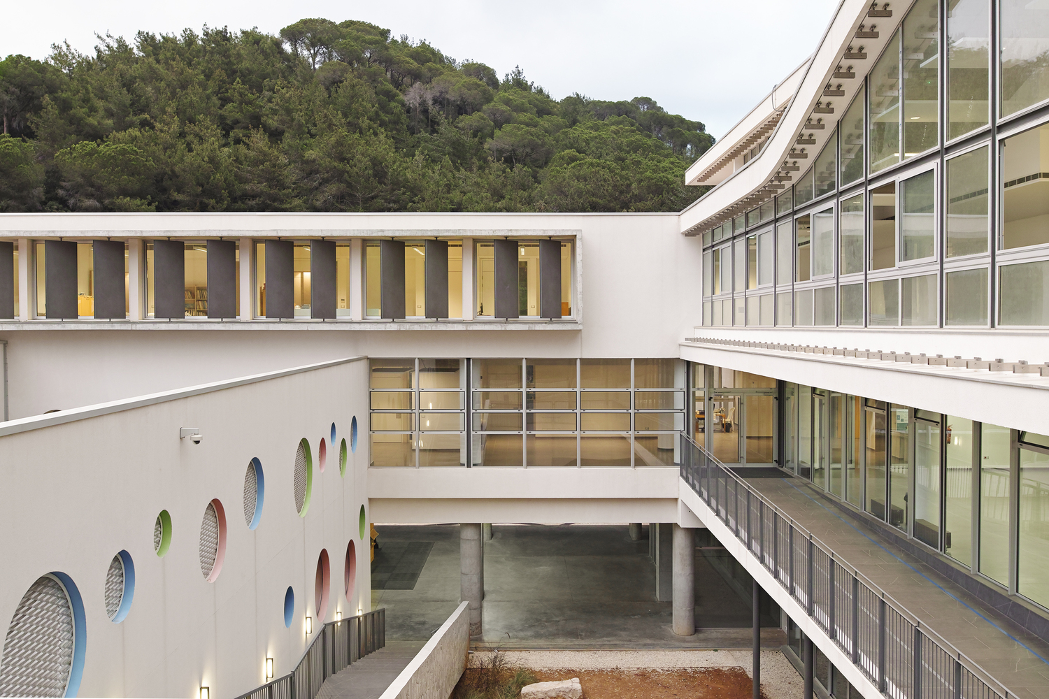 Gallery of Collège Louise Wegmann / Dagher Hanna & Partners - 4