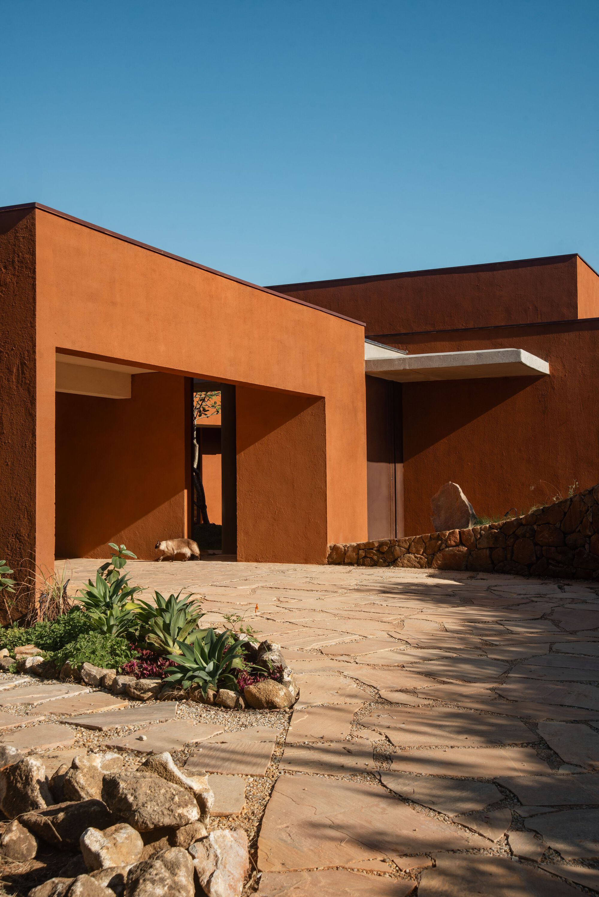 Gallery of Ankh House / TAU Arquitetos + Studio Zanskar - 17