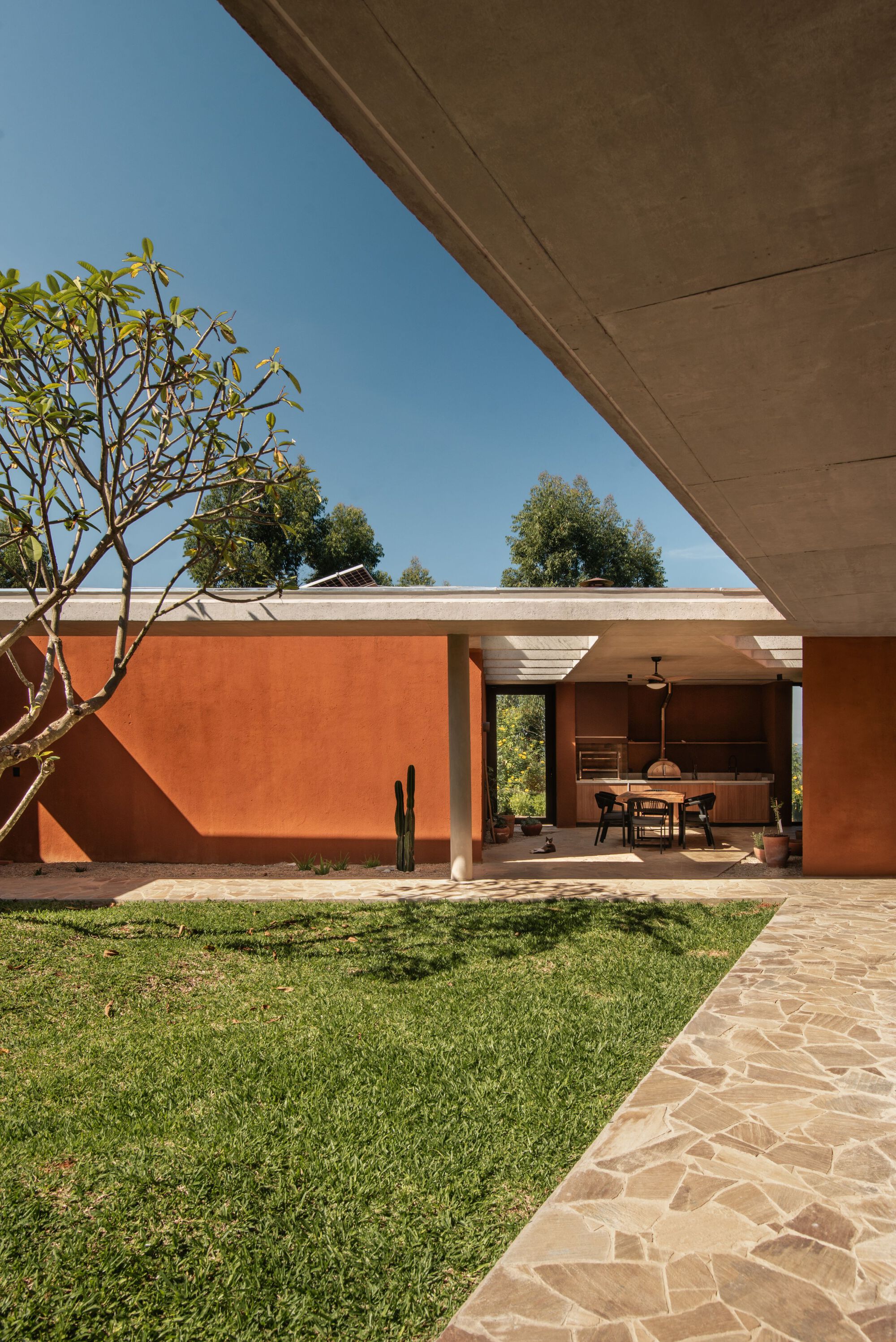 Gallery of Ankh House / TAU Arquitetos + Studio Zanskar - 14
