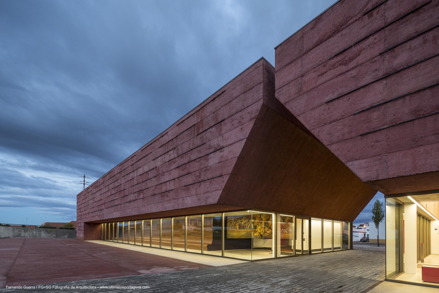 Gallery of More Than Gray: 15 Projects That Explore Red Pigmented ...
