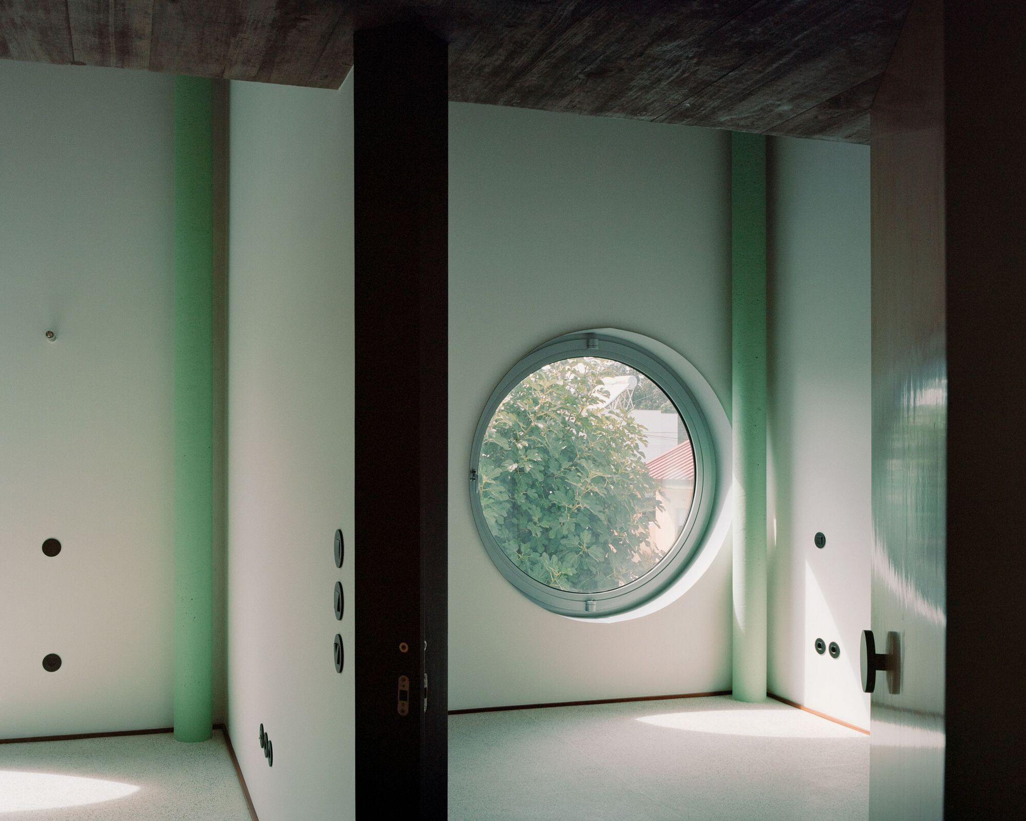 Galeria de Casa com uma Cobertura Invertida / fala - 5