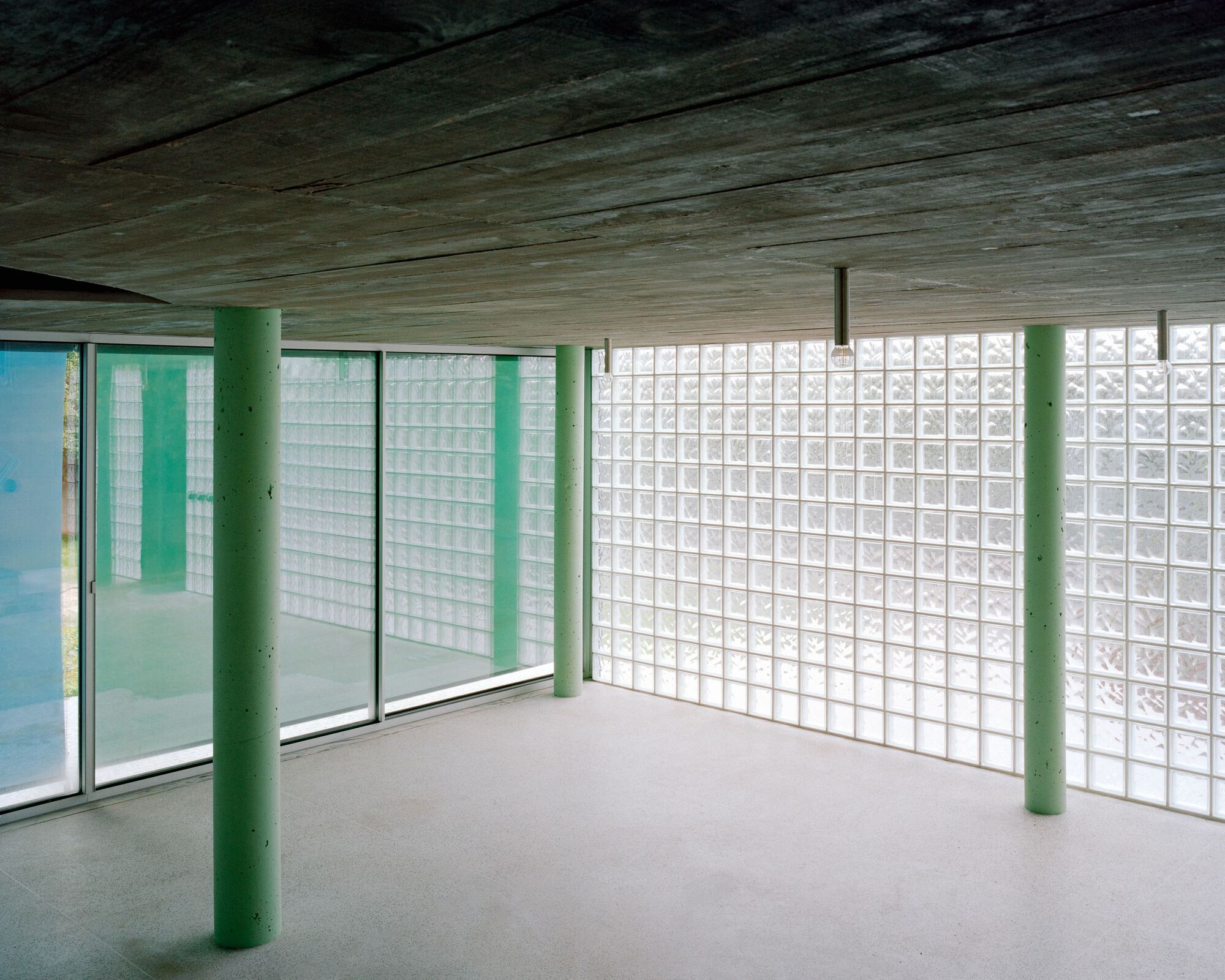 Galeria de Casa com uma Cobertura Invertida / fala - 11