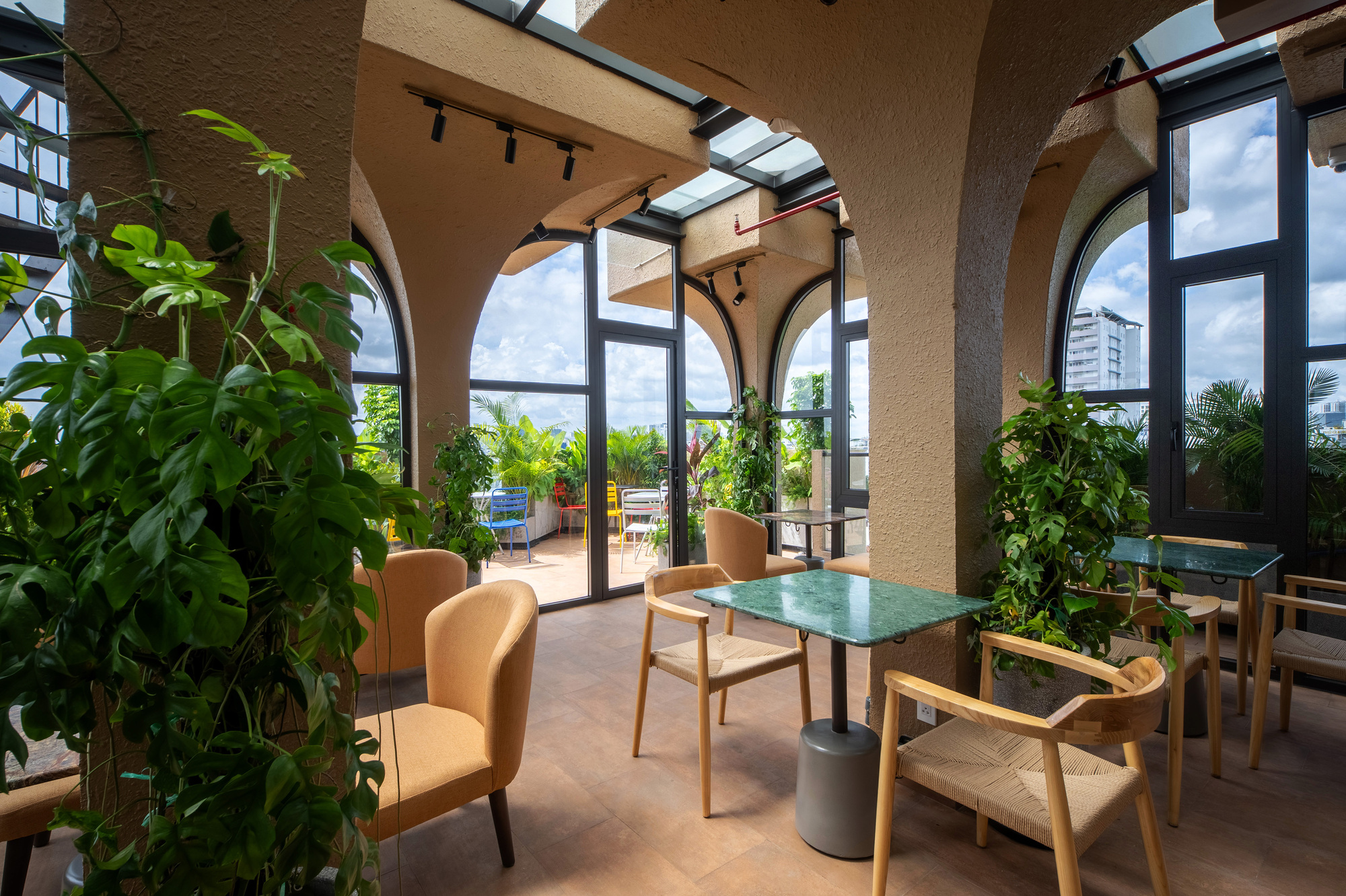 Galería de La Residencia en la Junglae / ROOM+ Design & Build - 2