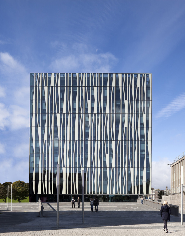 Galeria de Contraste como estratégia projetual na arquitetura - 14