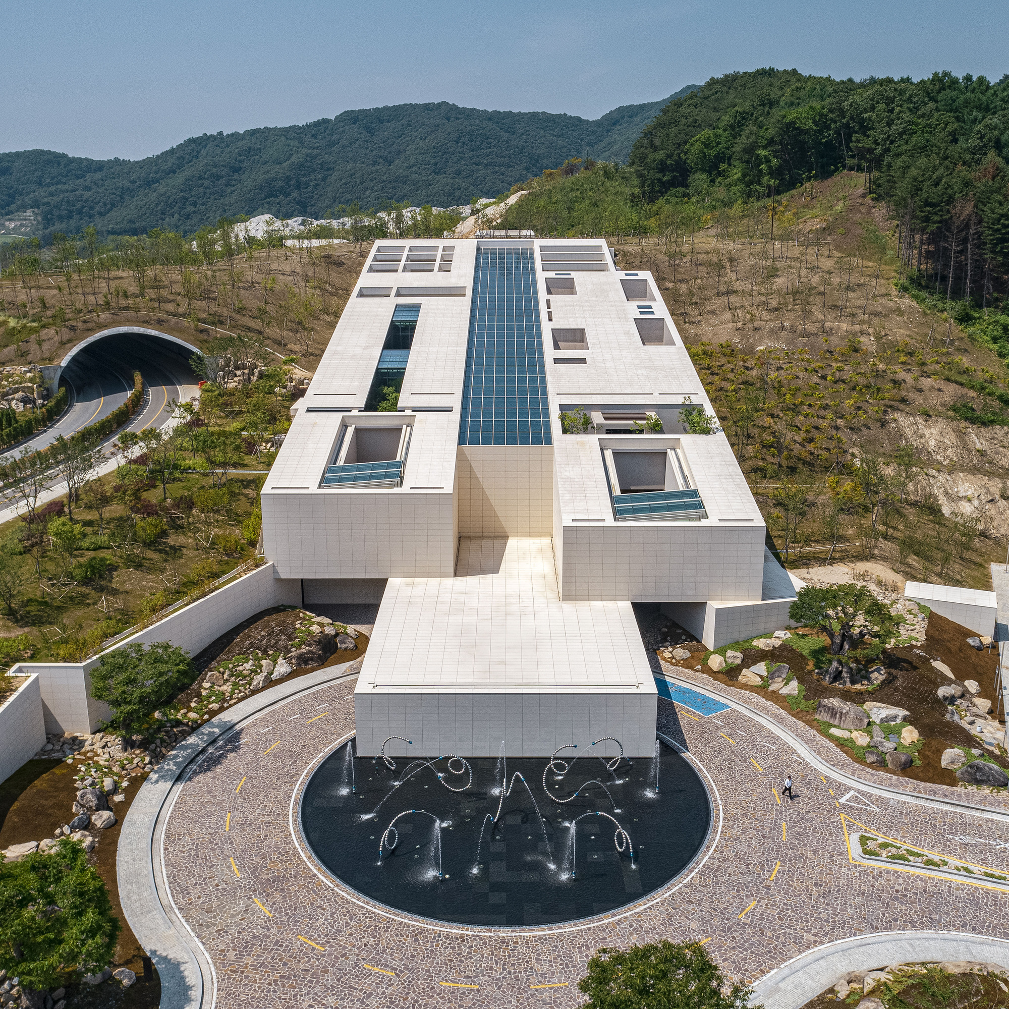 Gallery of CASCADIA Golf Club / STRX Architects - 16