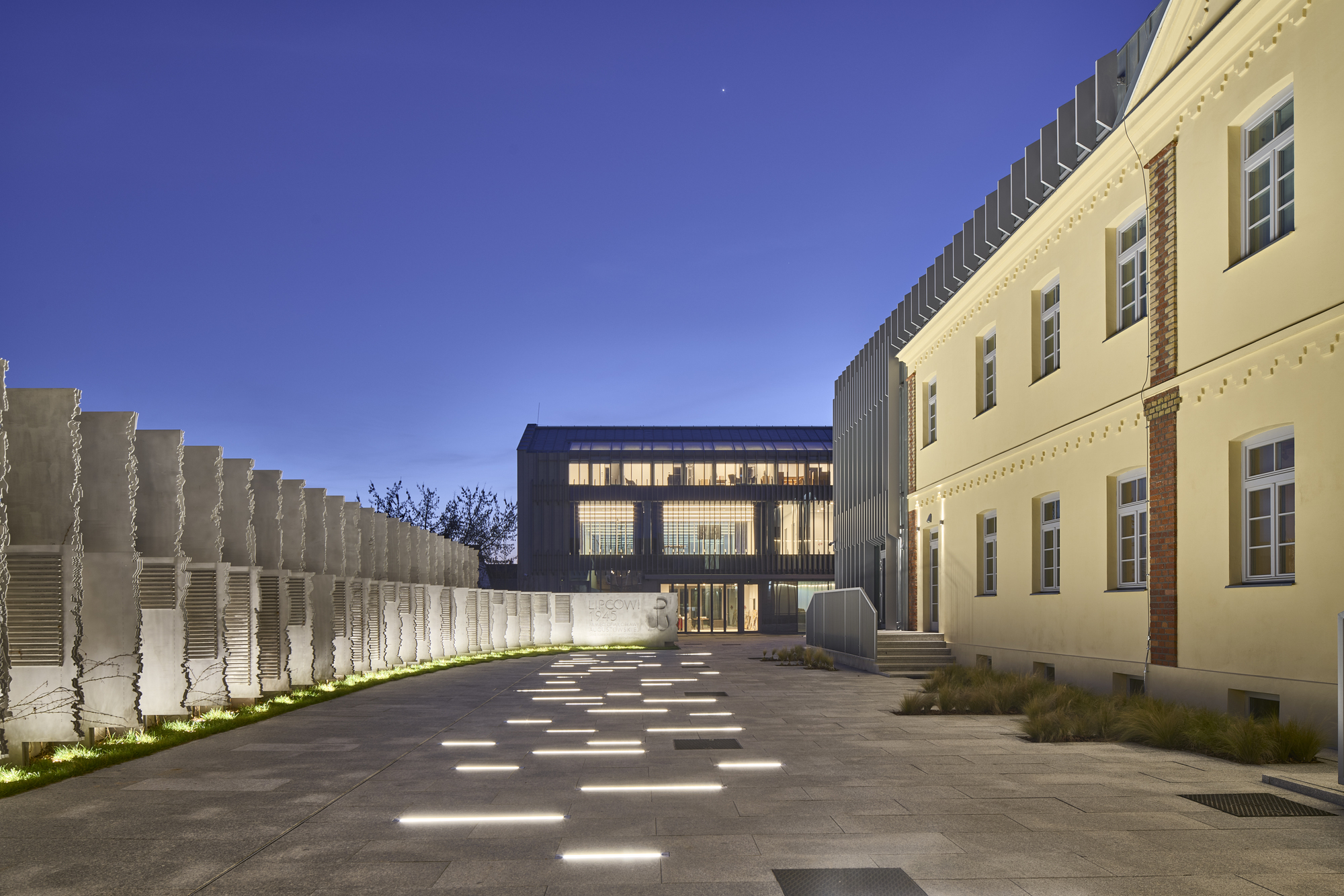 Gallery of Dom Turka House of Remembrance / Tremend - 23