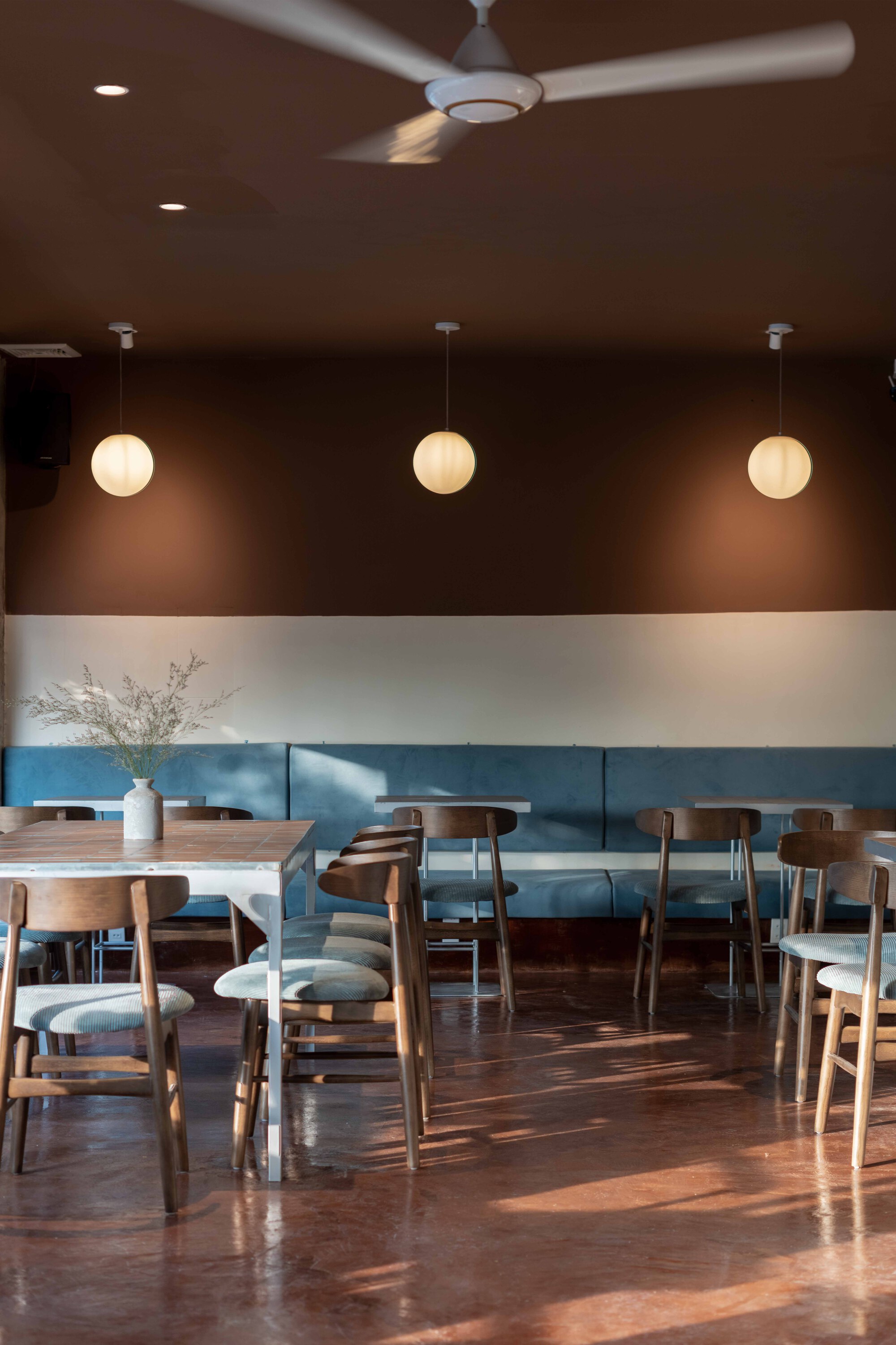 Gallery of HỚP Cafe / HÔM ARCHITECTS - 12