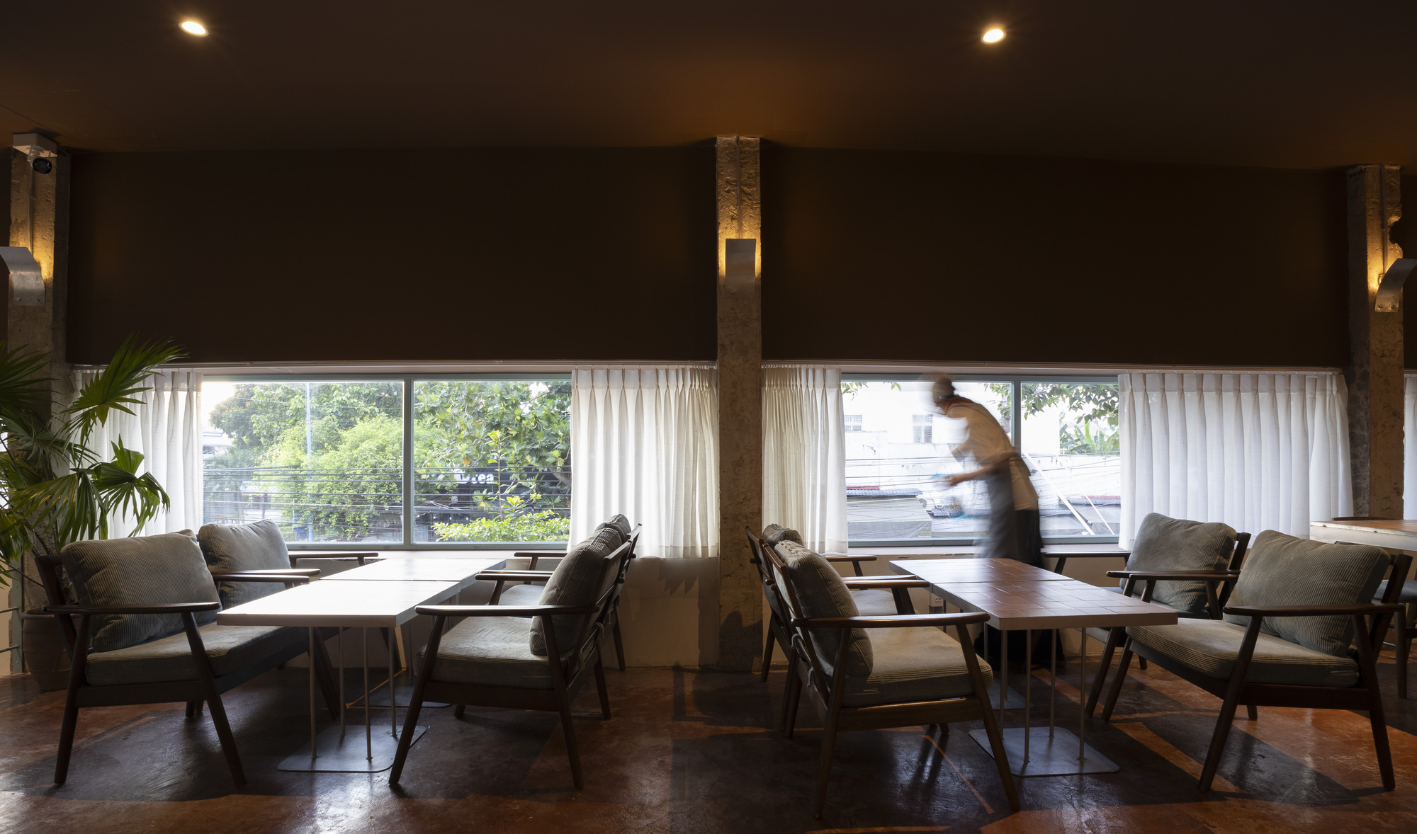Gallery of HỚP Cafe / HÔM ARCHITECTS - 15
