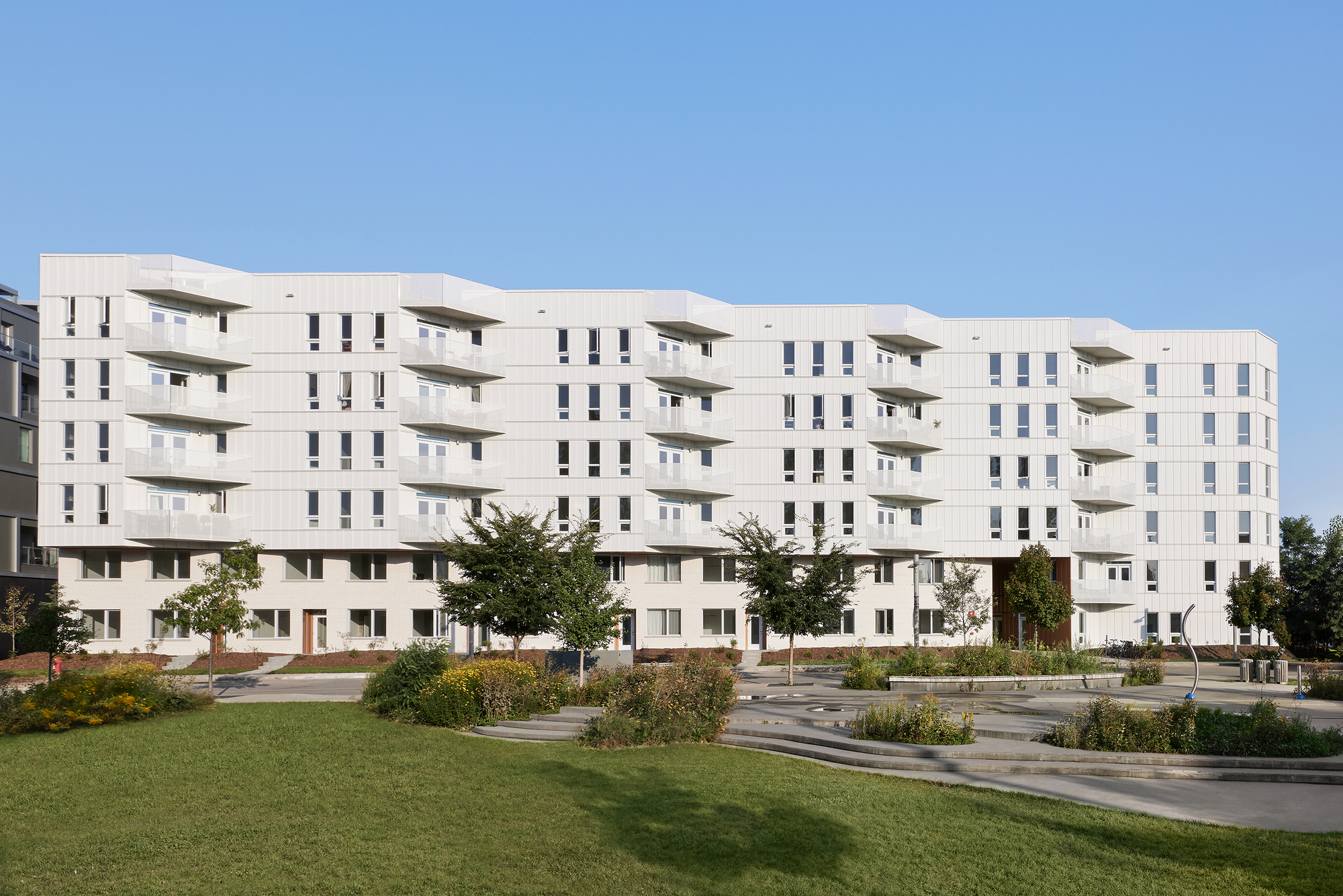 Gallery of Intergenerational Housing Coop Milieu de l’Île / Pivot coopérative d'architecture - 6