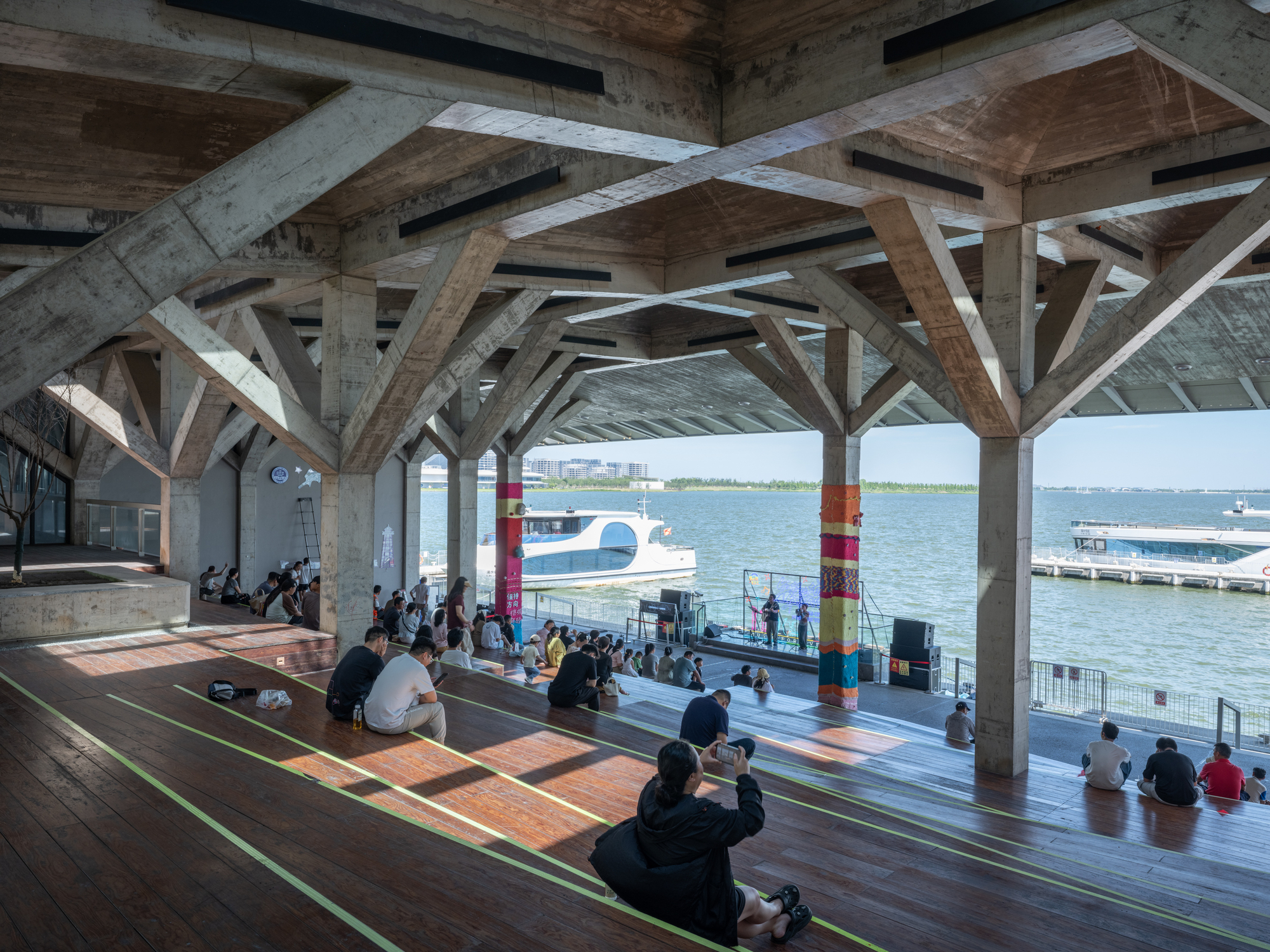 Galería de Muelle Uno Lago Dishui / TM Studio - 10