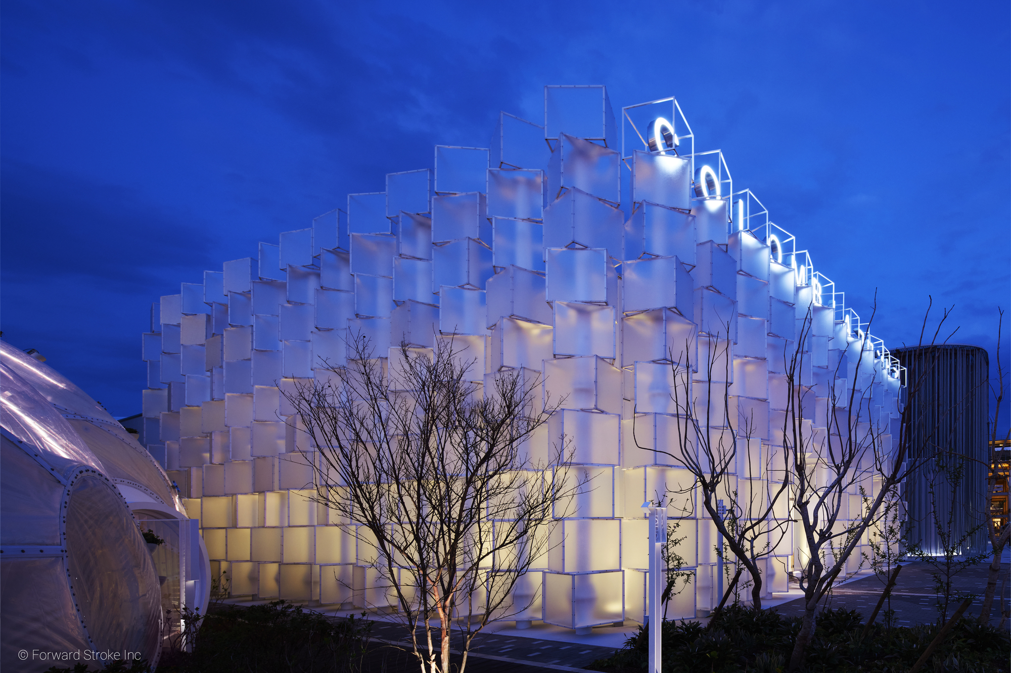 Galería de El Pabellón de Colombia en la Expo Osaka 2025 presenta un dinámico "cubo de hielo ...