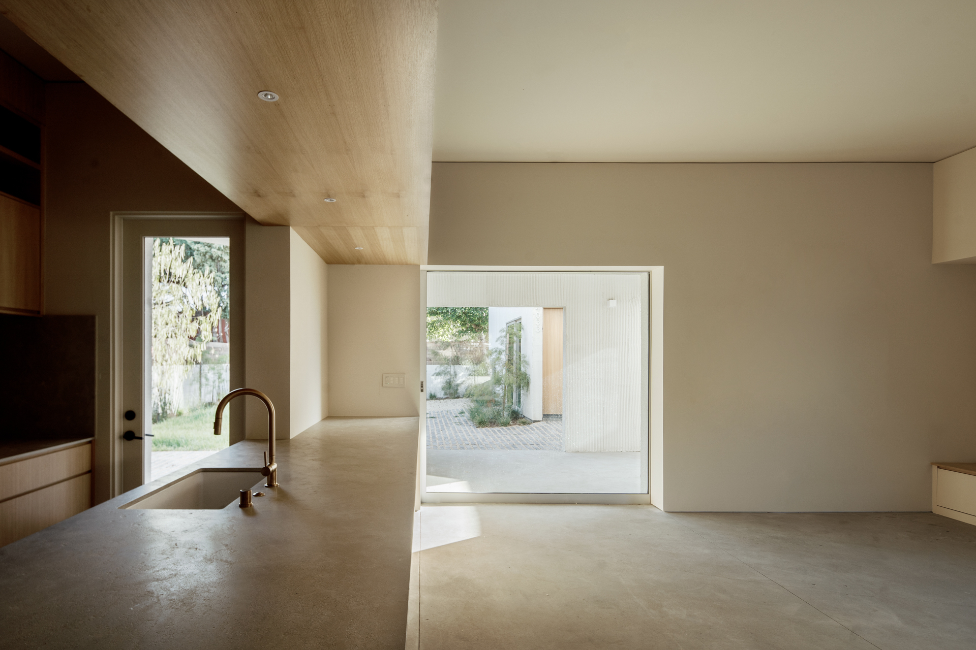 Gallery of Mar Vista Residence / PPAA - 16