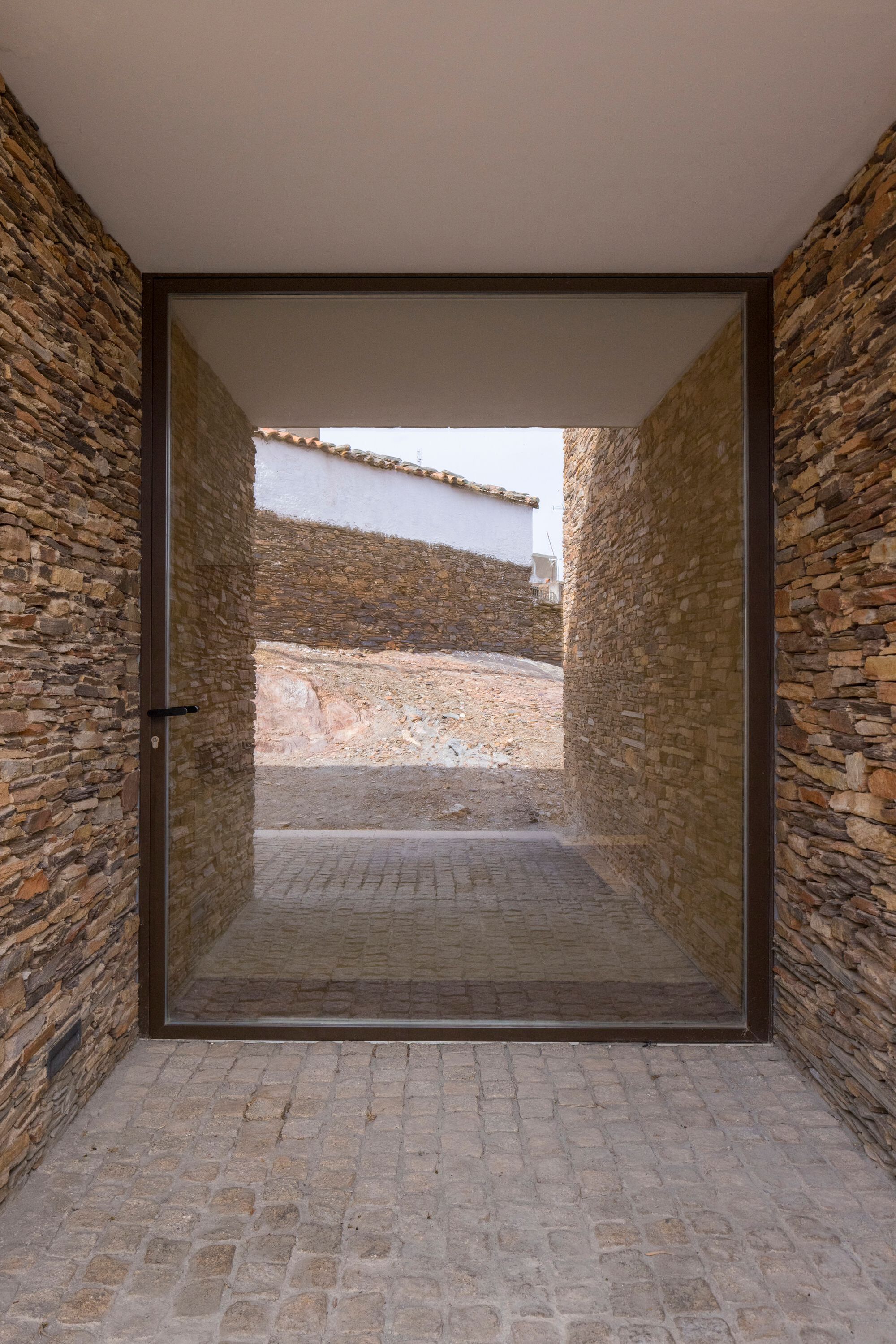 Gallery of Mortuária de Barrancos House / Mesa Atelier - 15