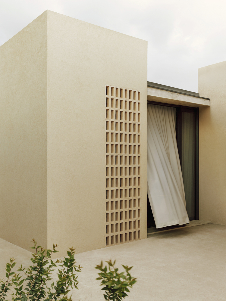 Gallery of Unfolding Privacy: Centering the Home Around the Courtyard - 40