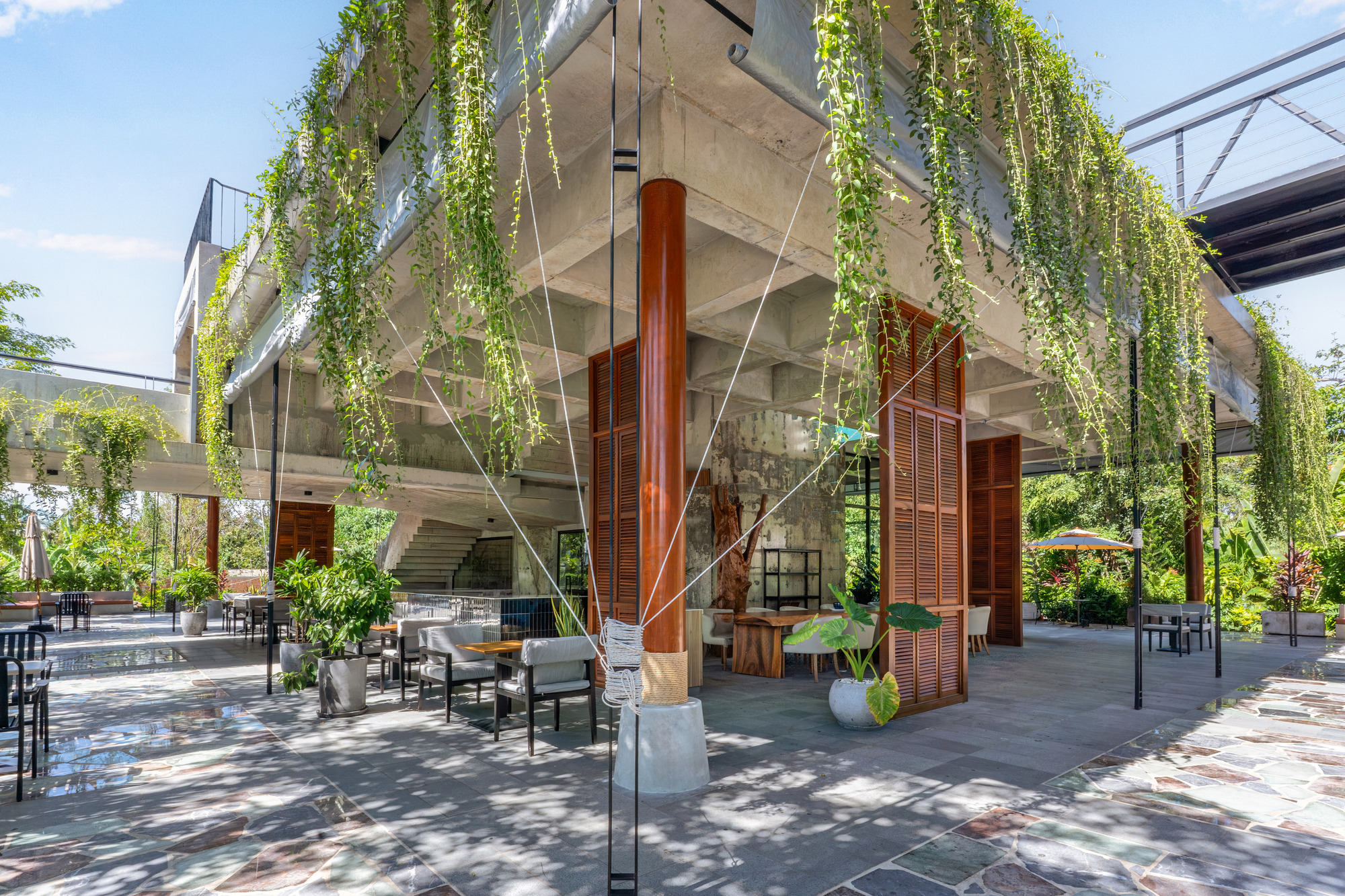 Gallery of Phum Sambo Café & Eatery / Khoan + Partners - 3