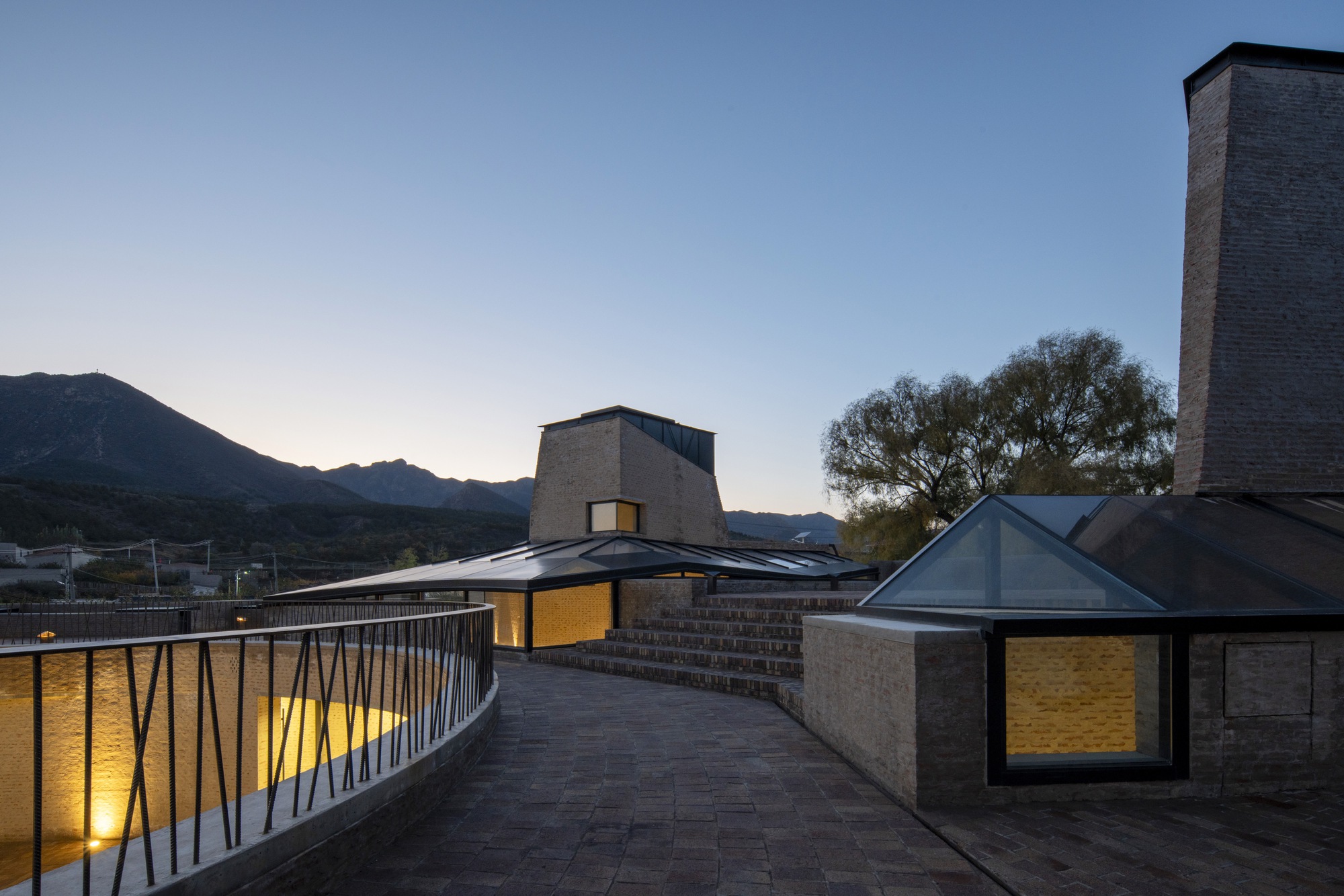 Gallery of West Wusutu Village Community Center / Zhang Pengju - 17