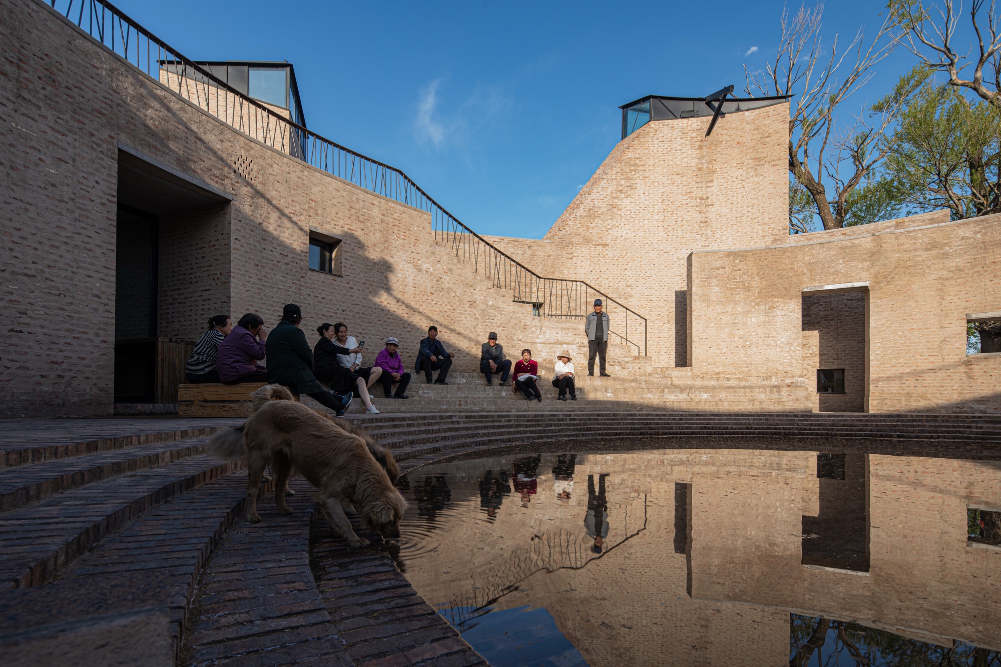Galería de Centro Comunitario de la Aldea West Wusutu / Zhang Pengju - 18